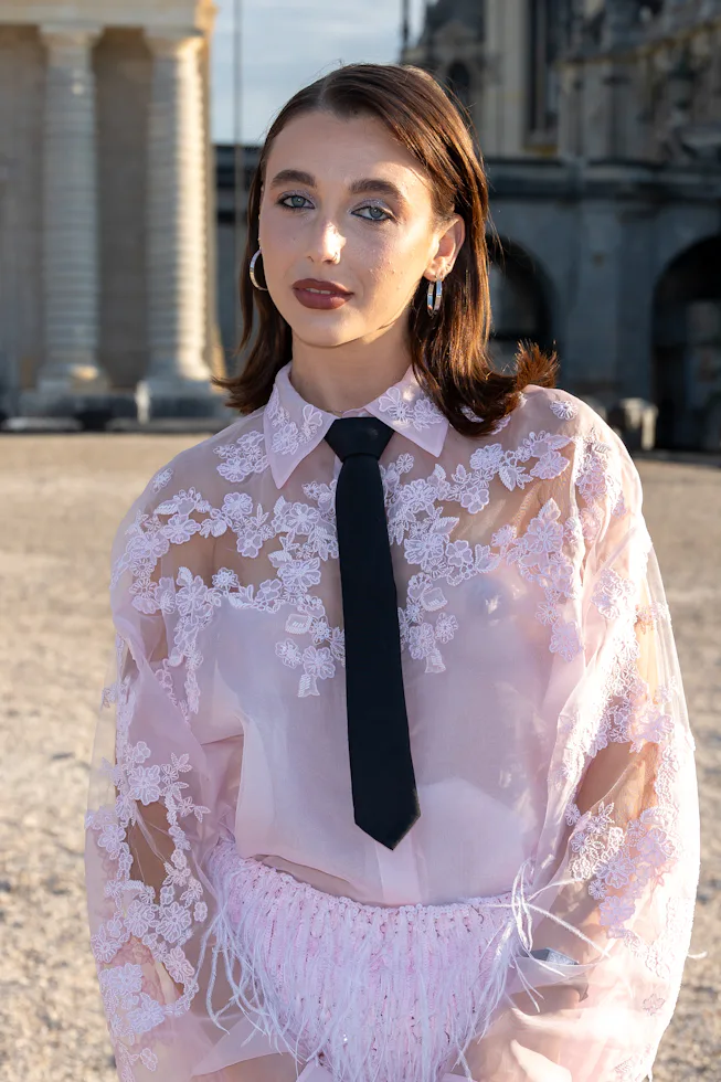 Emma Chamberlain Bleached Her Brows For Paris Fashion Week