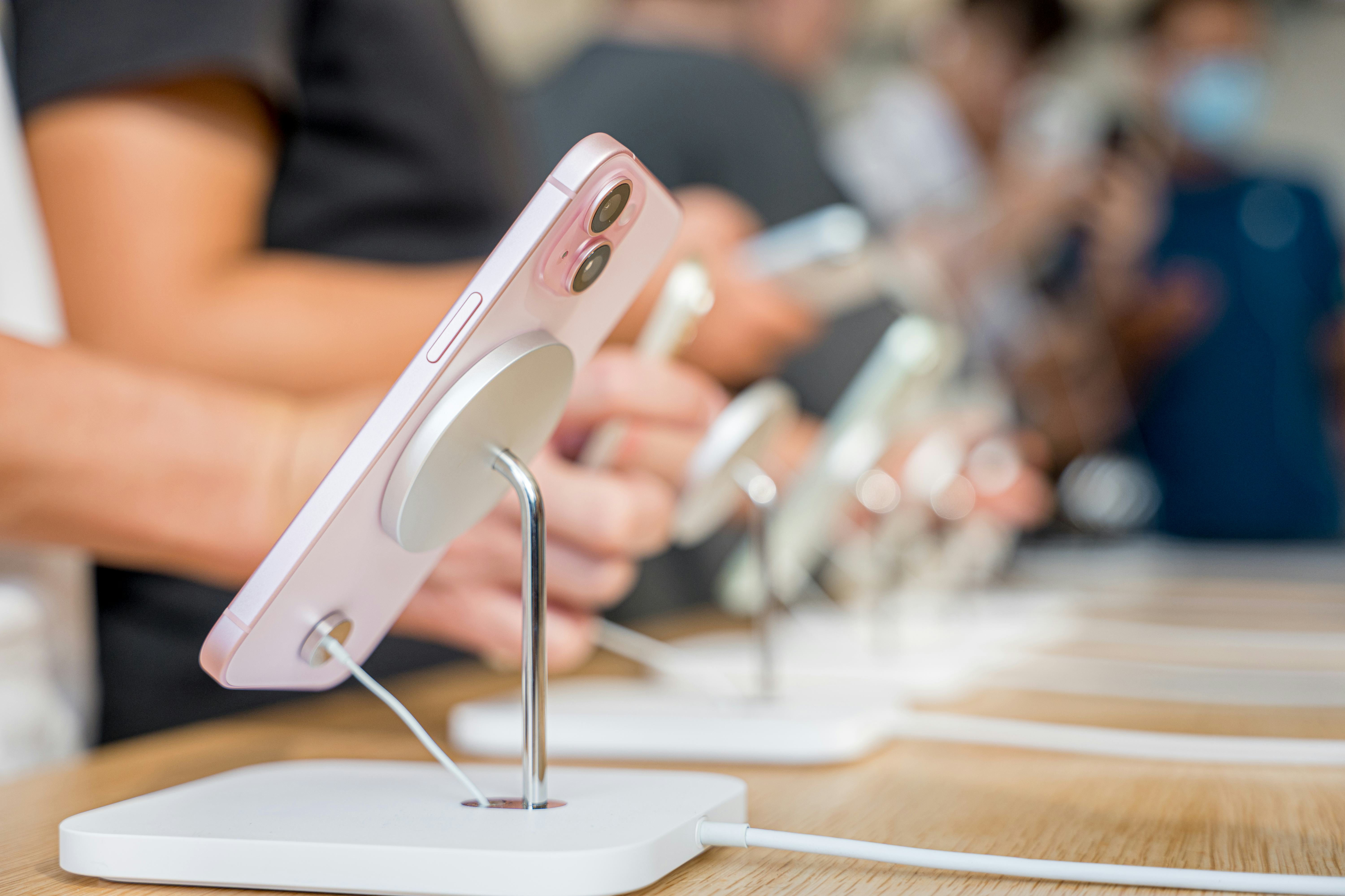 An Honest Review Of The iPhone 15 By A College Student