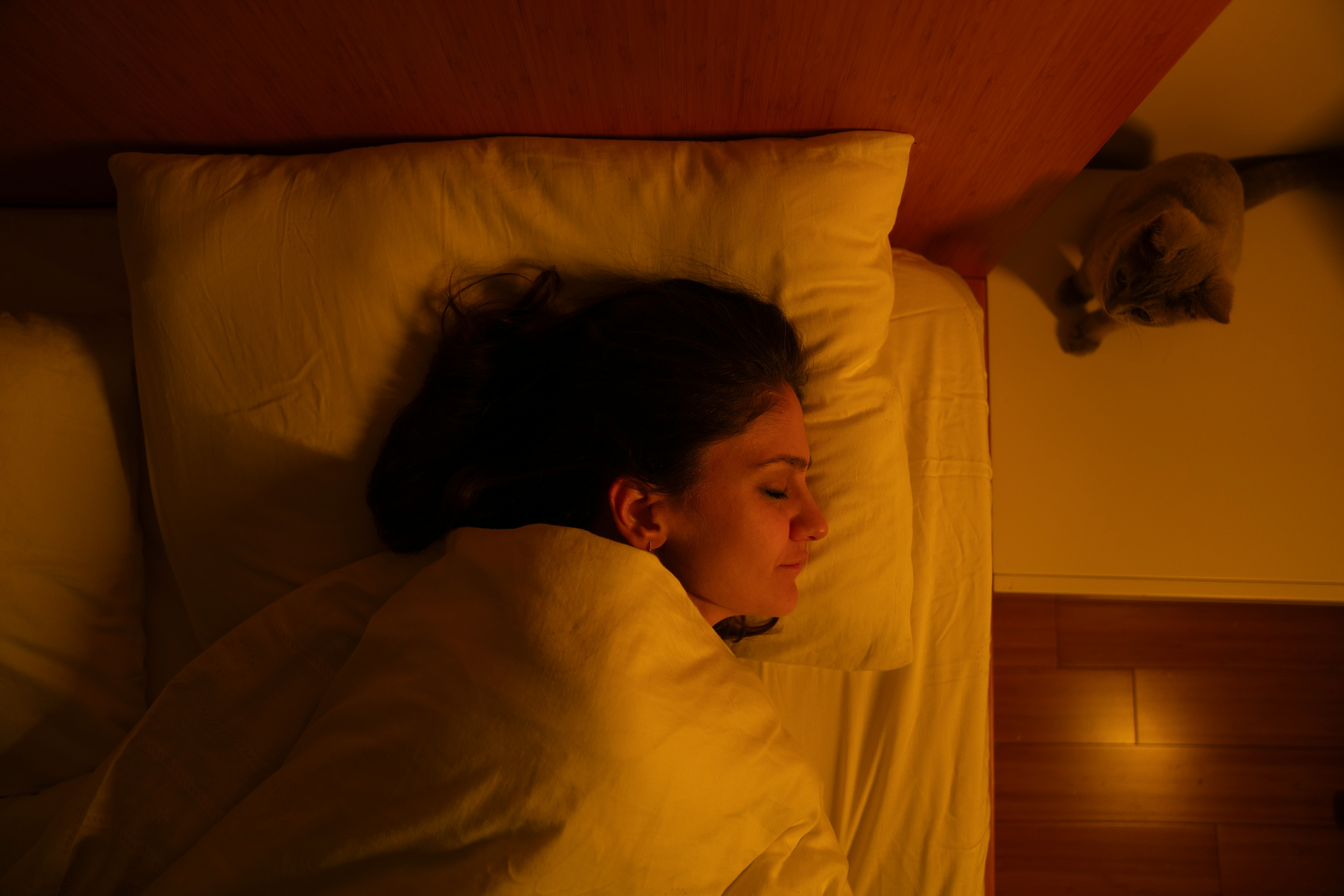 Helight Sleep's Red Light Device: A Review From An Insomniac