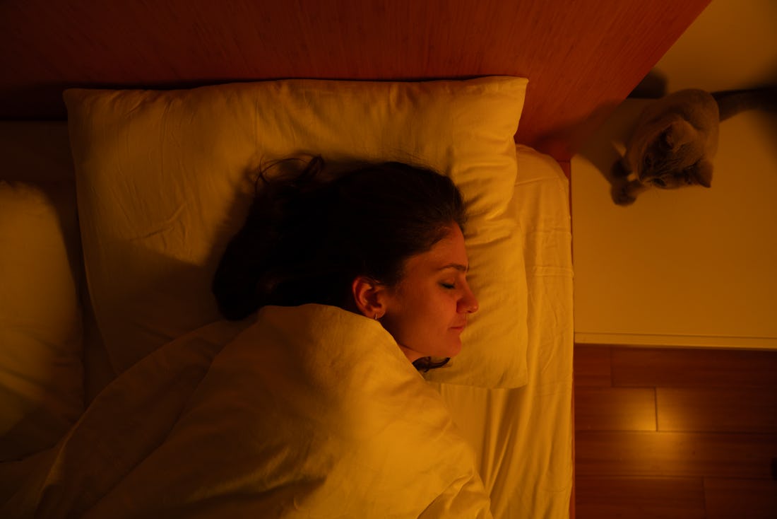 Helight Sleep's Red Light Device: A Review From An Insomniac