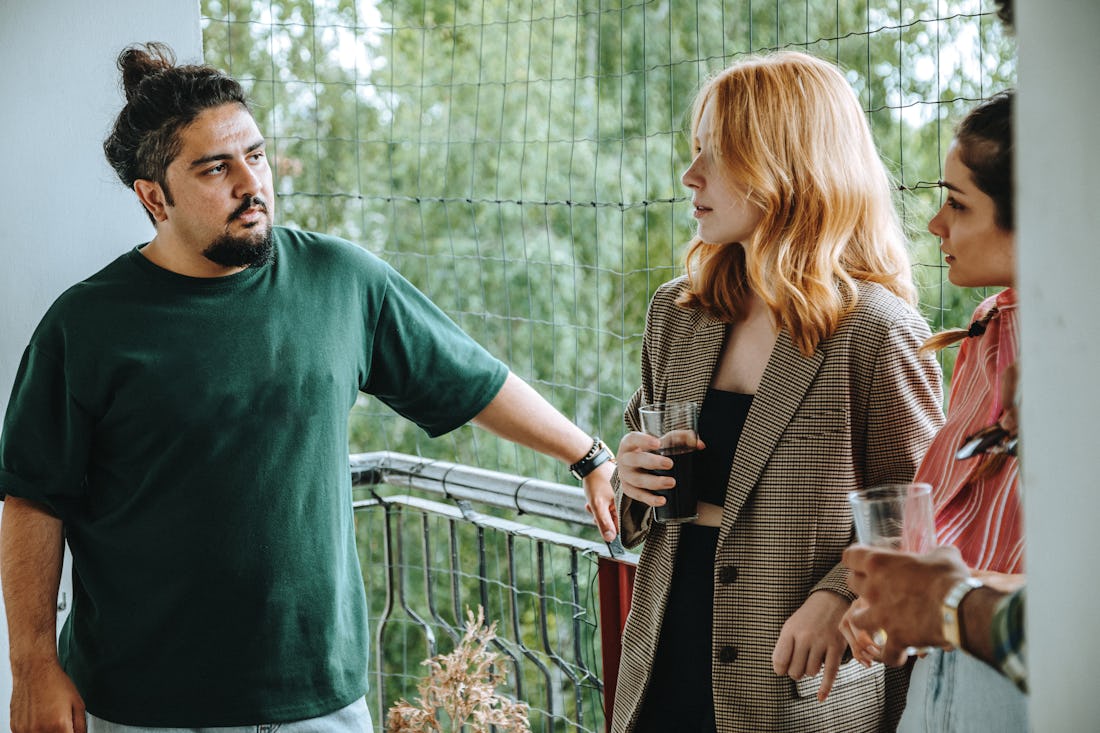 8 Weird Signs You Might Be An Extrovert Without Realizing It