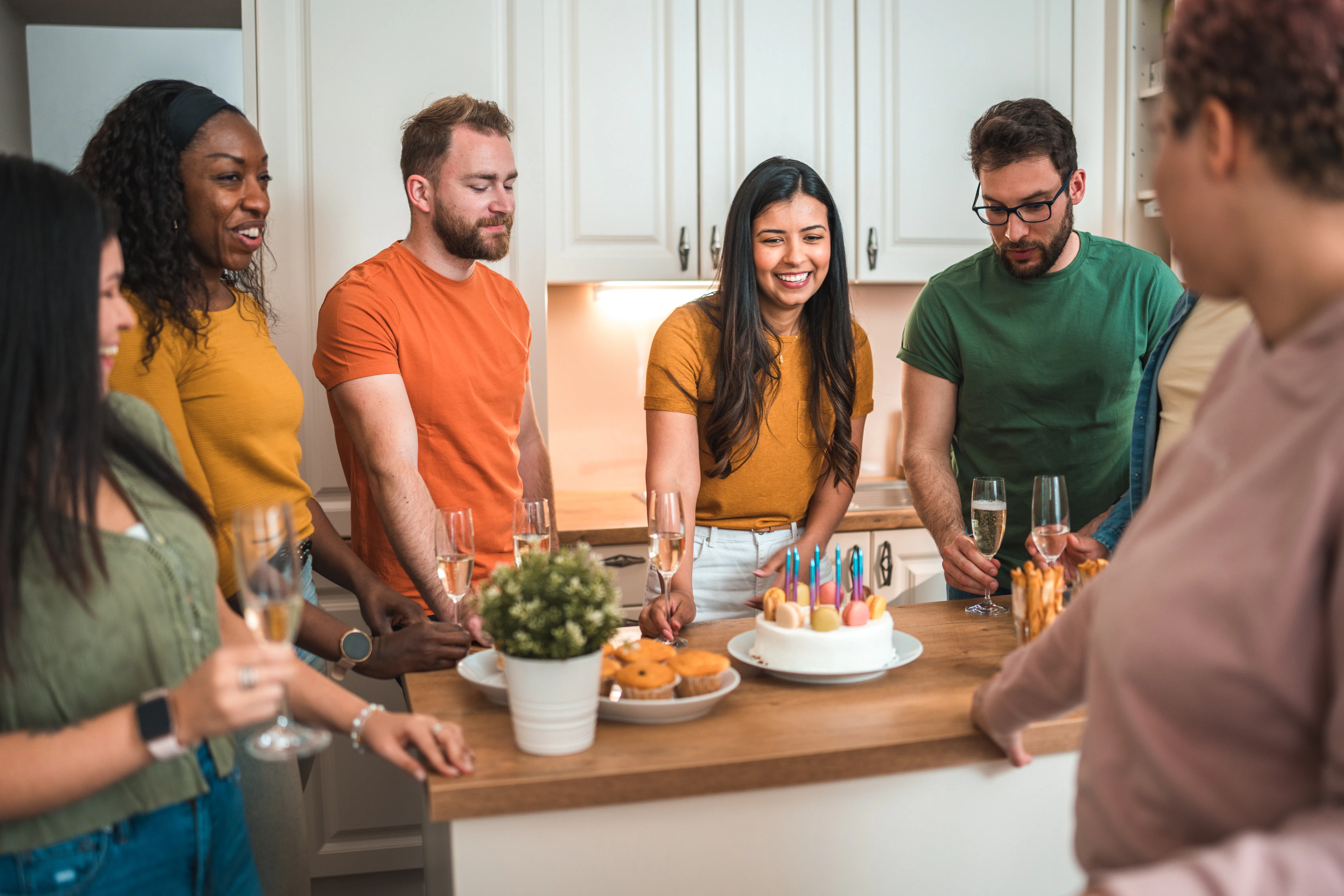 8 Weird Signs You Might Be An Extrovert Without Realizing It