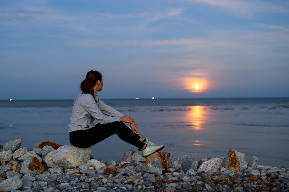 During The December 26 Full Cold Moon, Follow 7 Dos & Don'ts