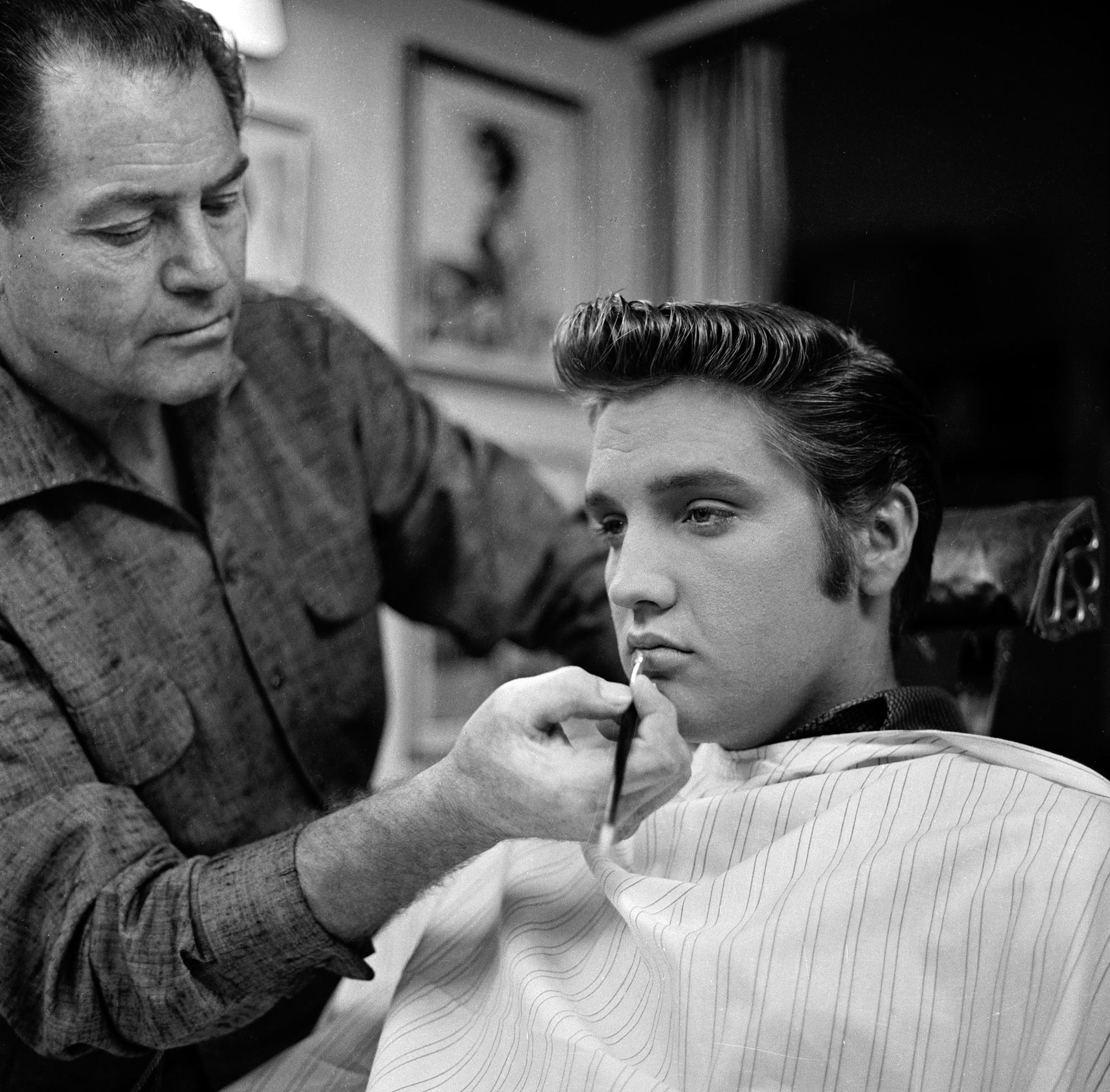 Did Elvis Presley Wear Eye Makeup? The King Apparently Loved Eyeliner