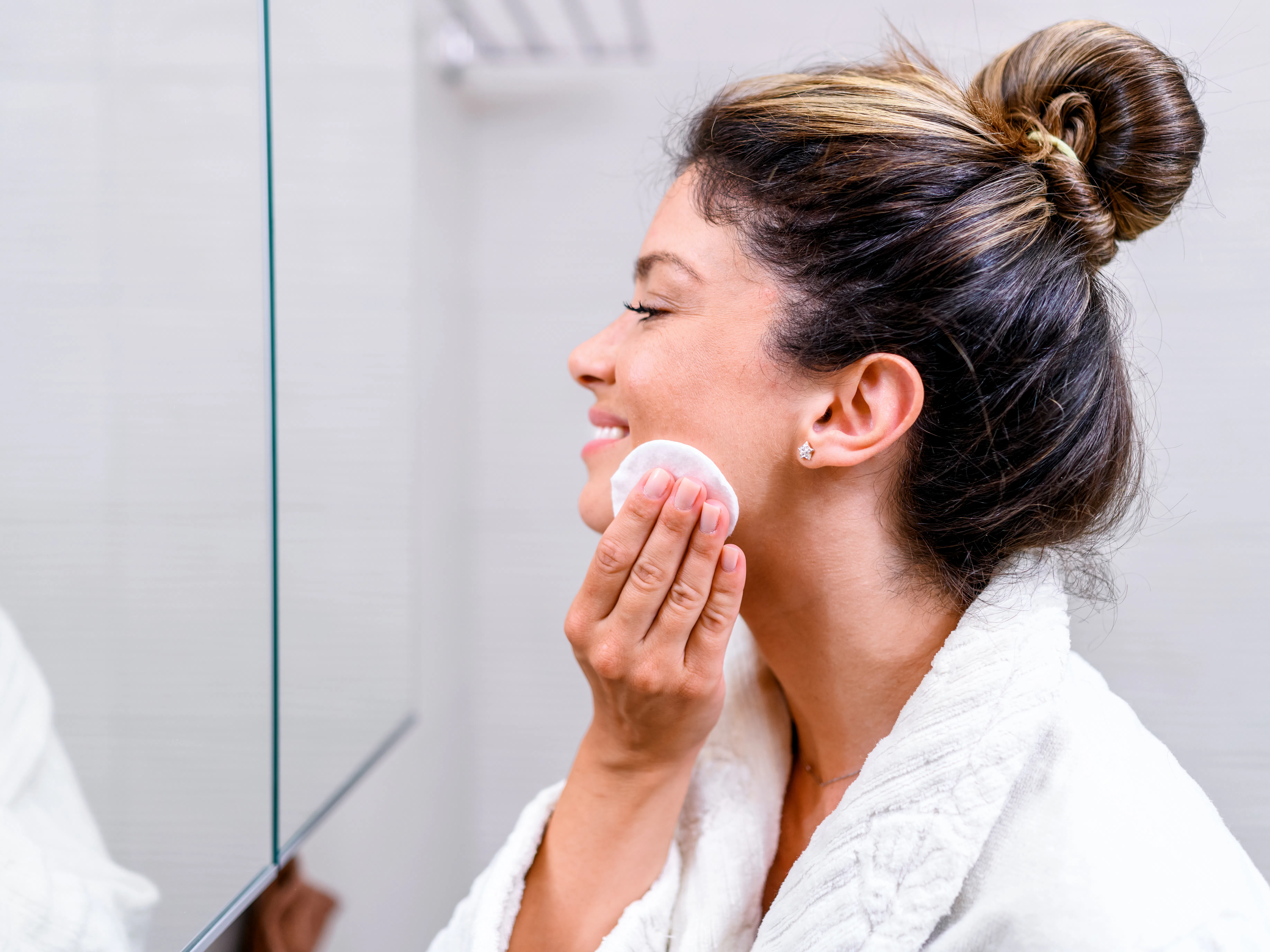 7 Things You Should Never Put On Or Near Your Eyes, According To The ...