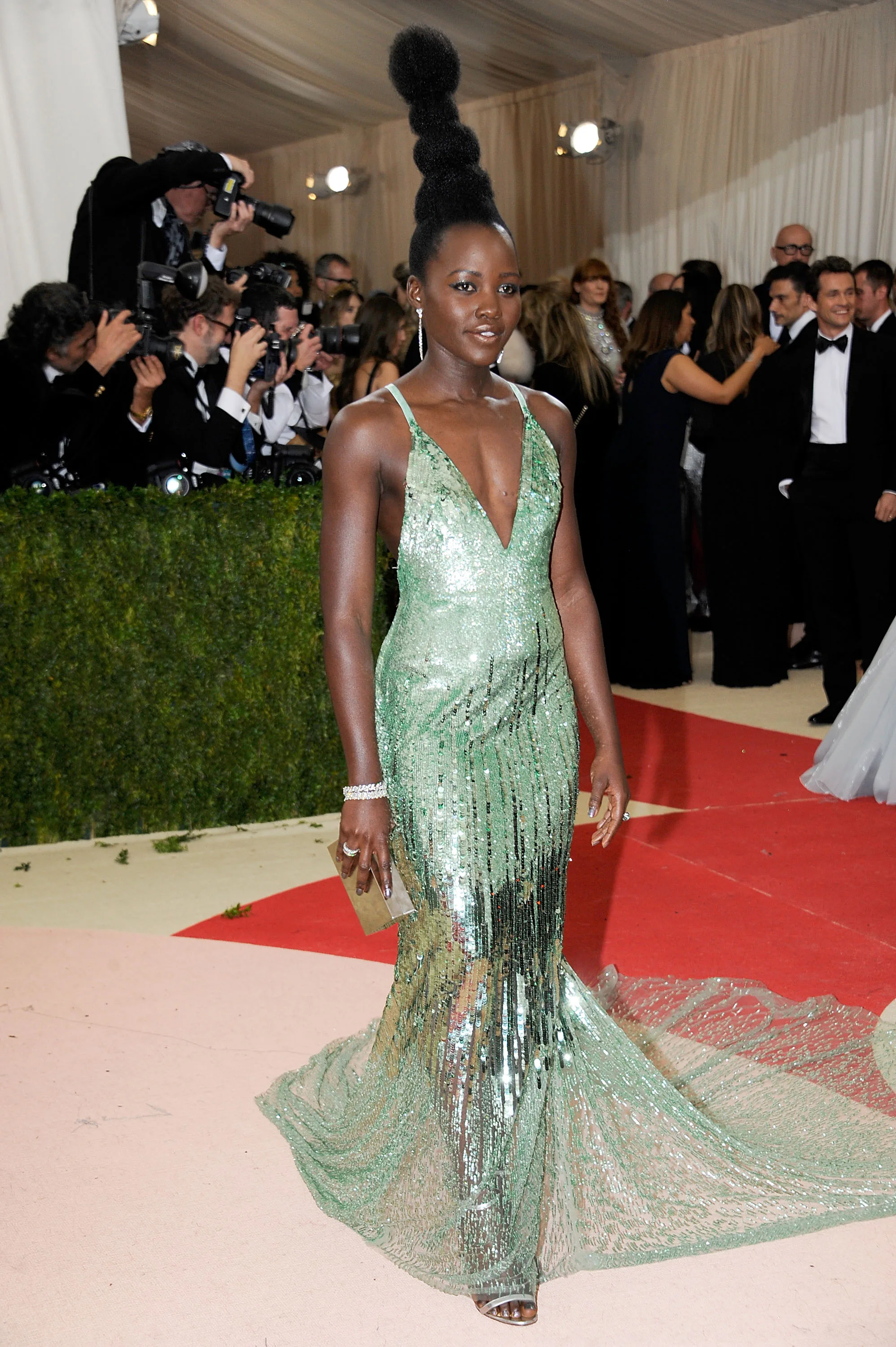 23 Met Gala Outfits From Over The Years That You’ll Still Love Today