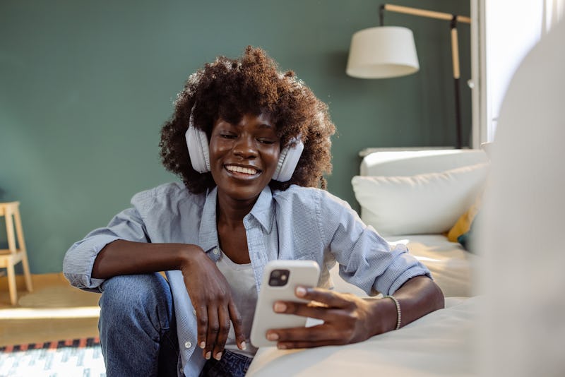 How To Choose A Podcast On Spotify & Apple Podcasts