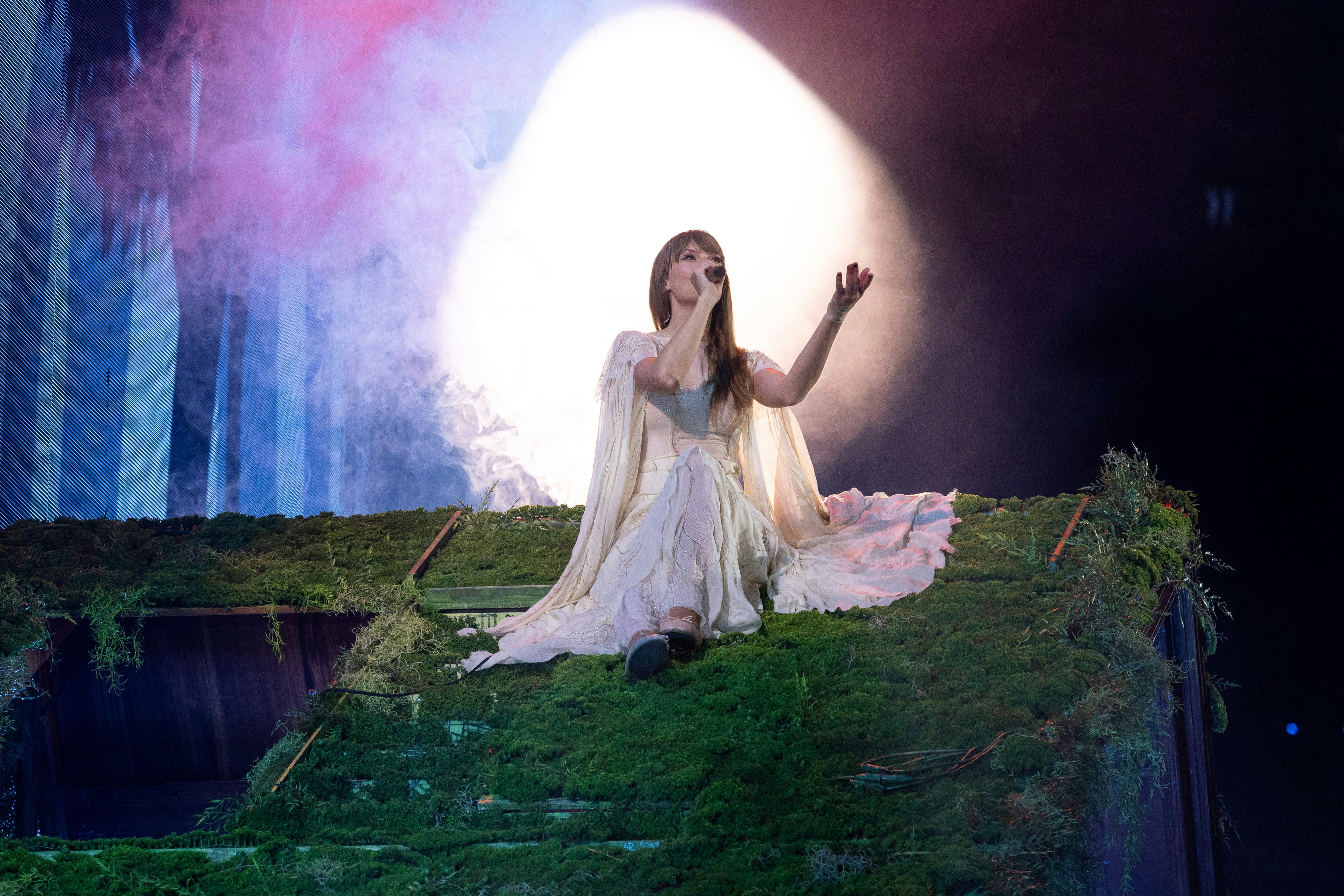 How Cities Are Welcoming Taylor Swift's Eras Tour: New Streets & Keys ...