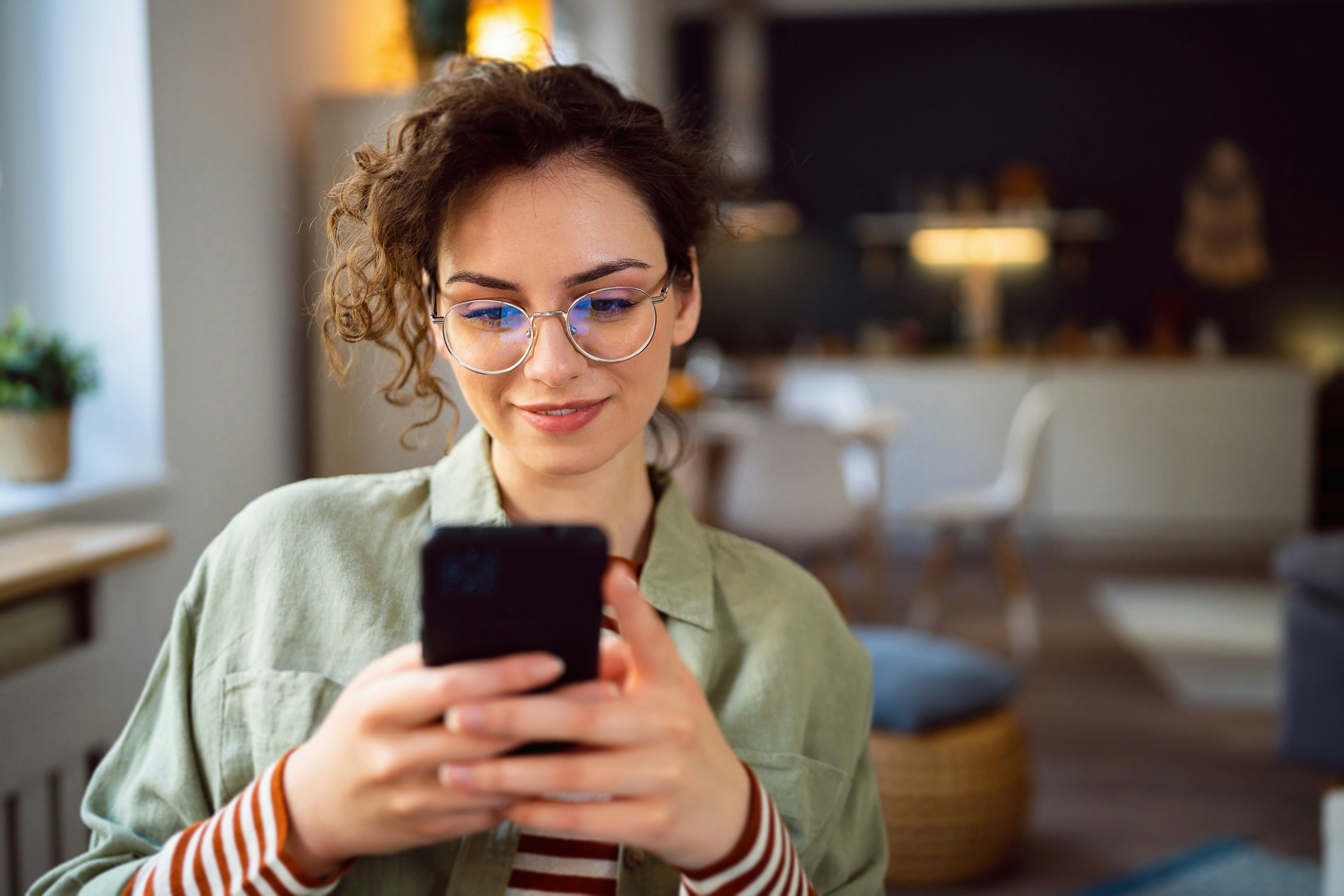 9 Etiquette Rules You Probably Didn’t Realize You Should Follow When Dining Out With Others