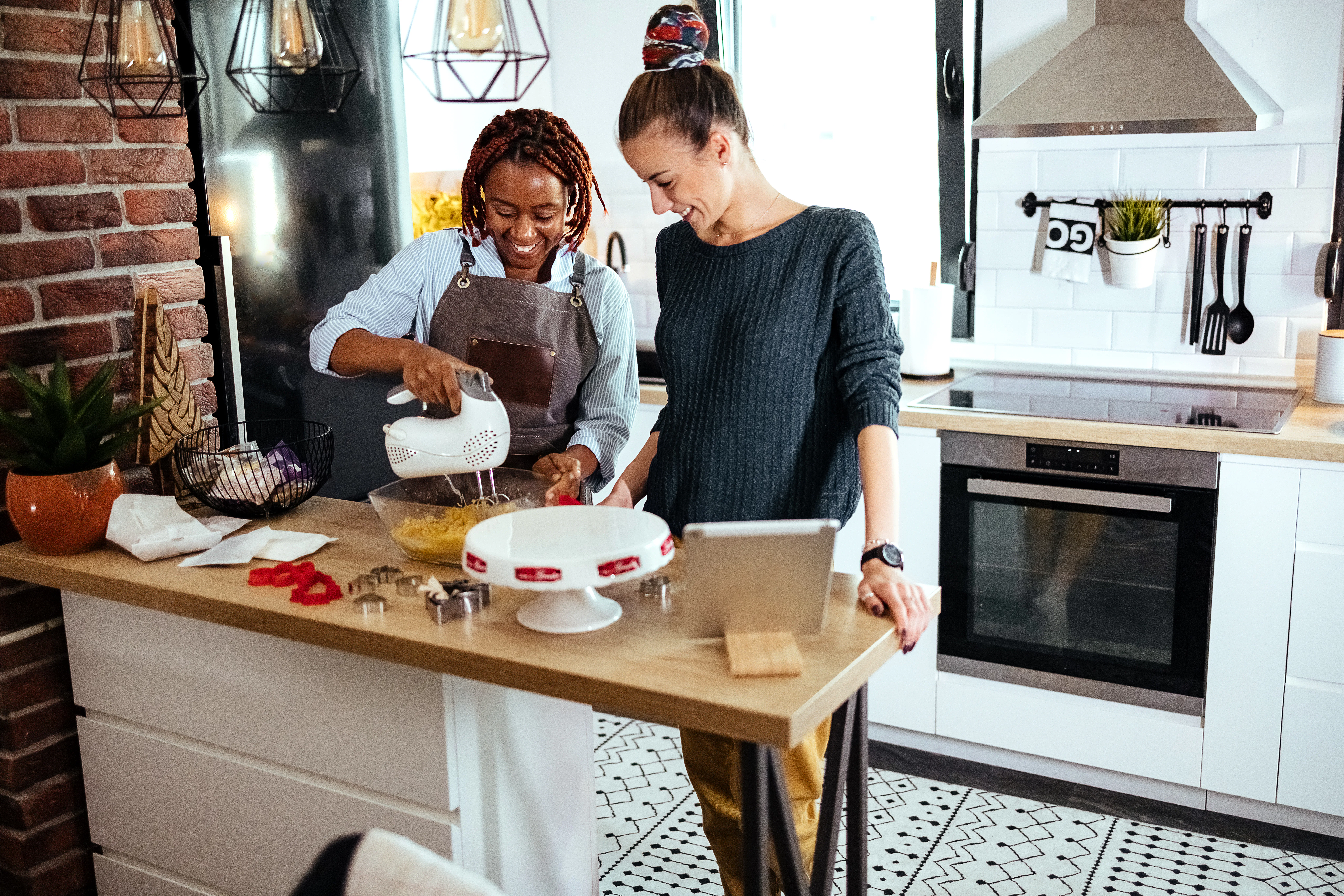 There Are 5 Types Of Intimacy Needed In Relationships —Here’s How To ...