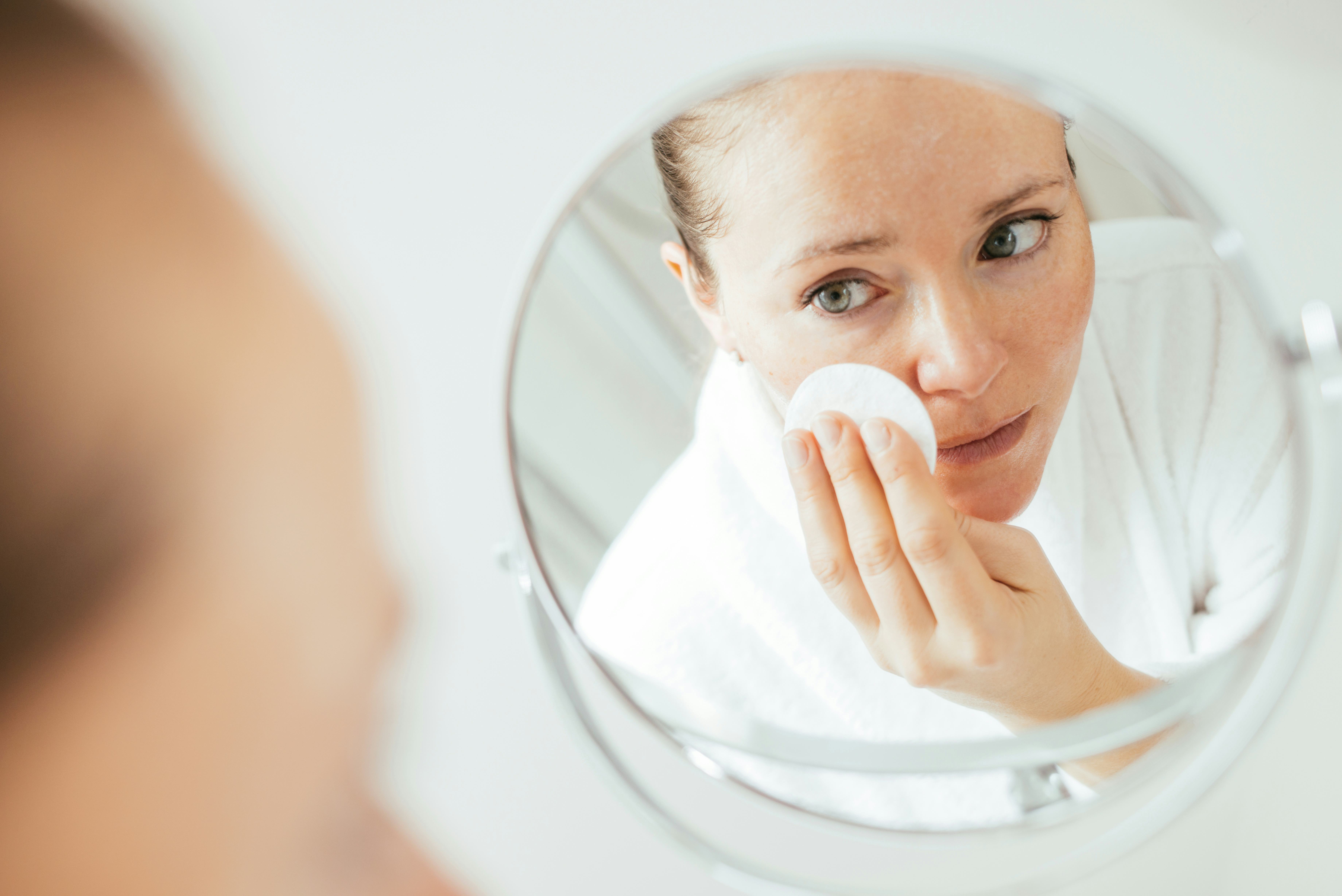 Polyhydroxy Acids (PHAs) For Skin: A Gentle Chemical Exfoliant That ...