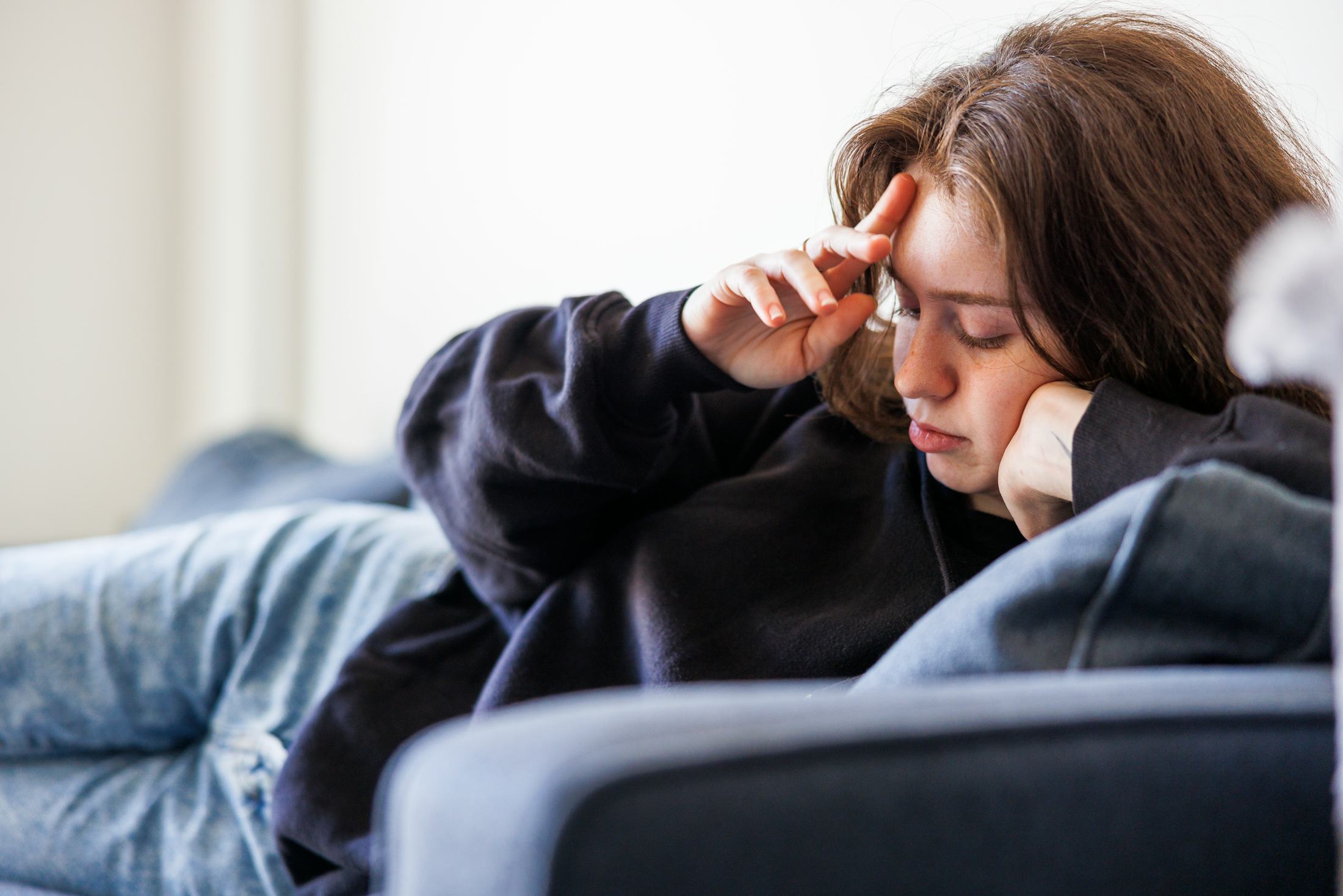 11 Signs Your Relationship Is Dragging You Down & Making You Unhappy