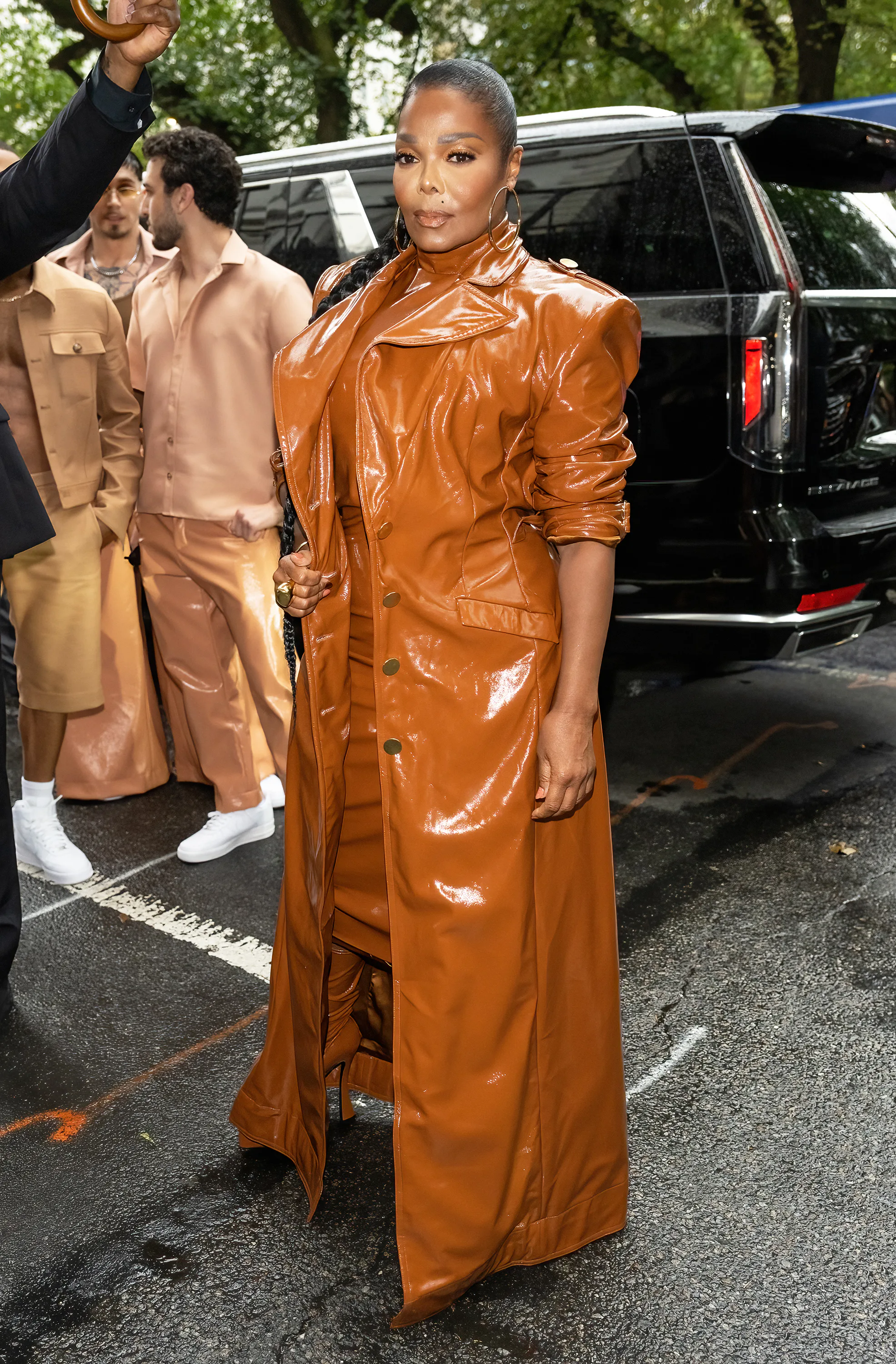 The Best Celebrity Outfits At New York Fashion Week Spring/Summer 2024