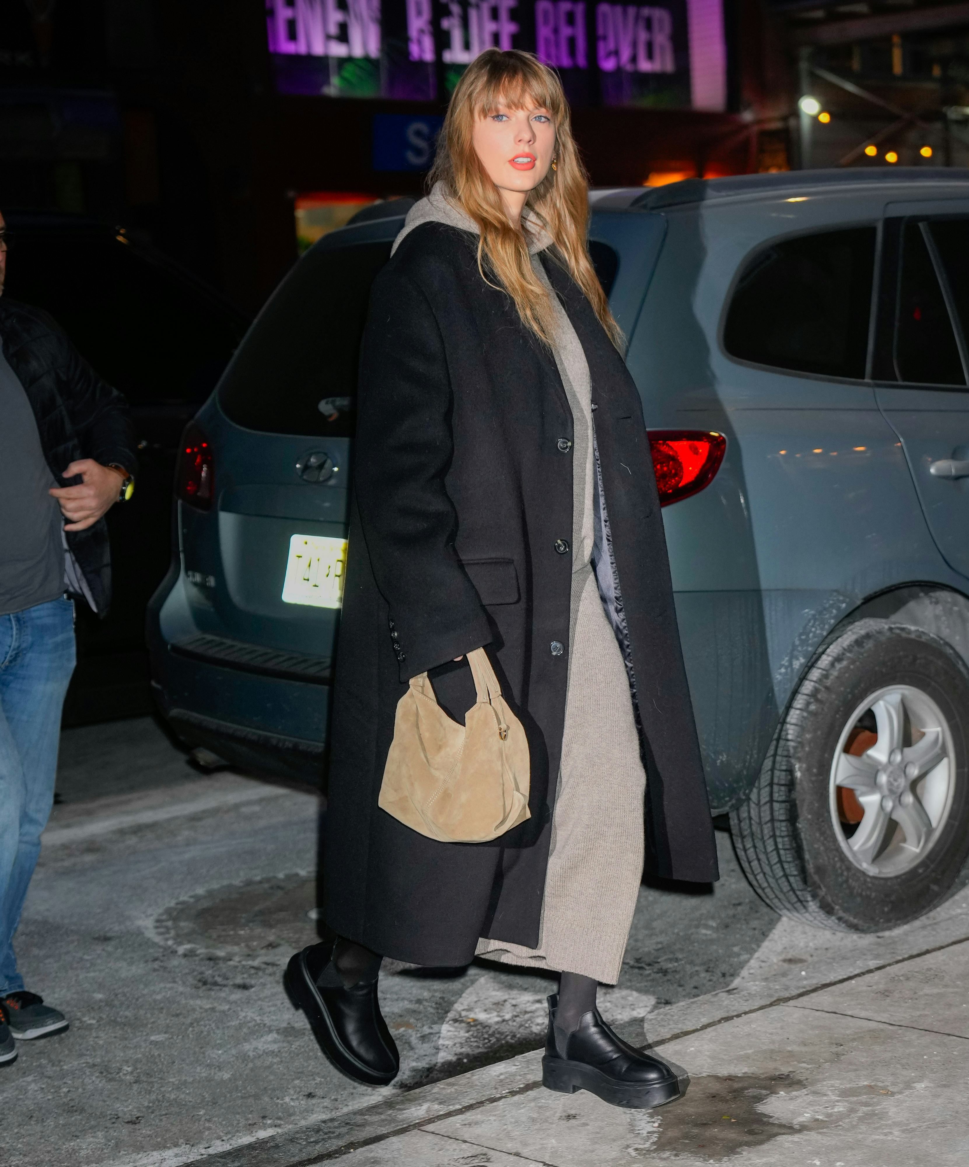 Taylor Swift's The Row Hoodie Dress Is The Winter Essential We Didn't ...