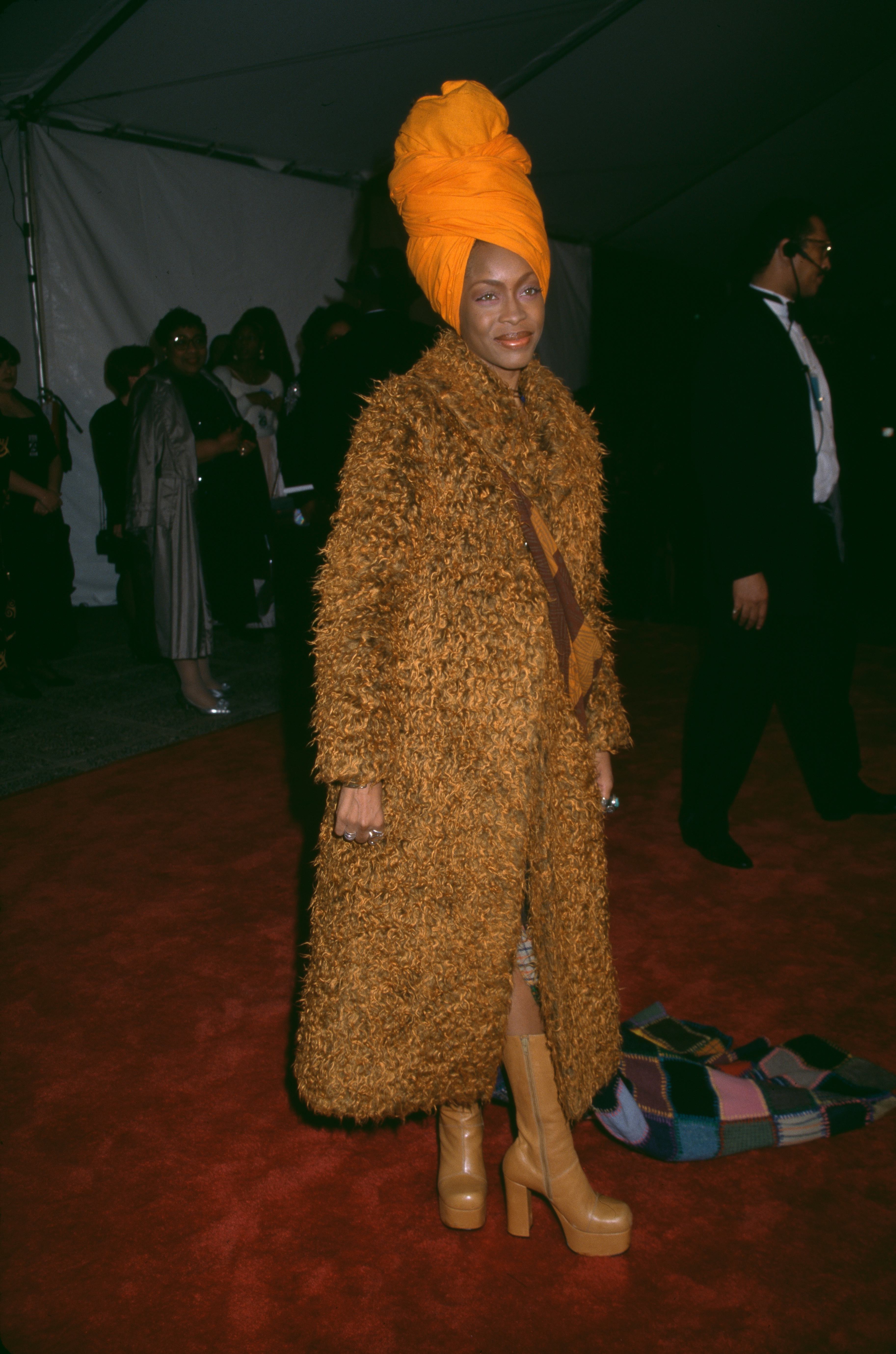 Erykah Badu's Best Red Carpet Moments Prove She's a True "Fashion Icon"