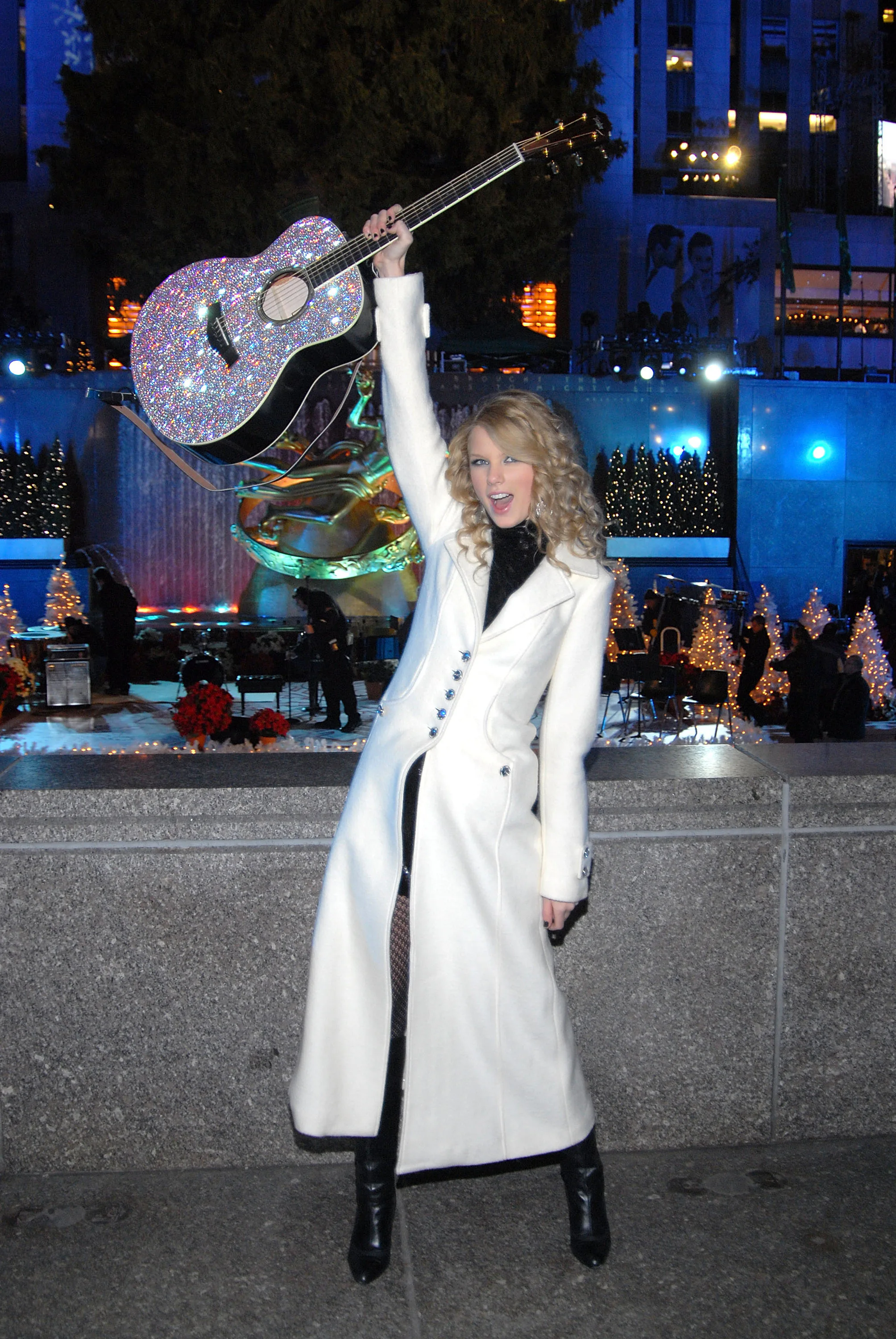 Dupes For Taylor Swift's Best Holiday Looks