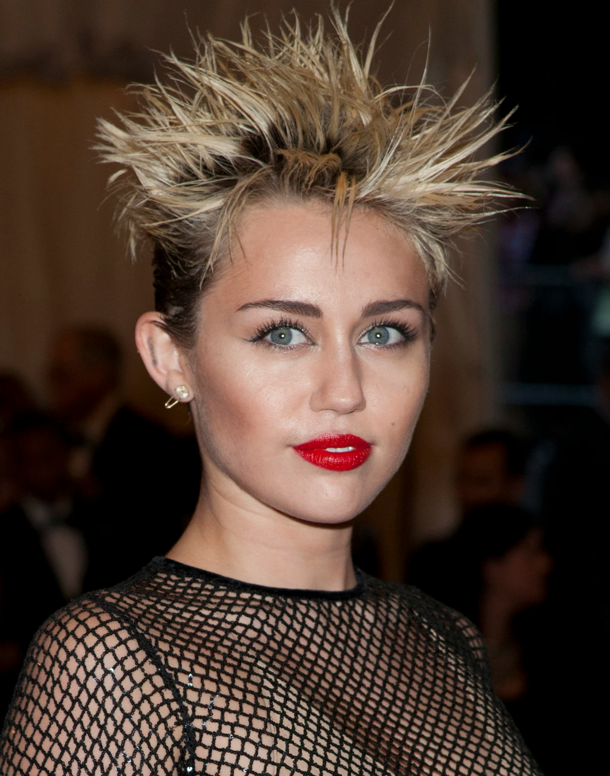 Miley Cyrus' Best Hairstyles Go From Glam To Rock & Roll