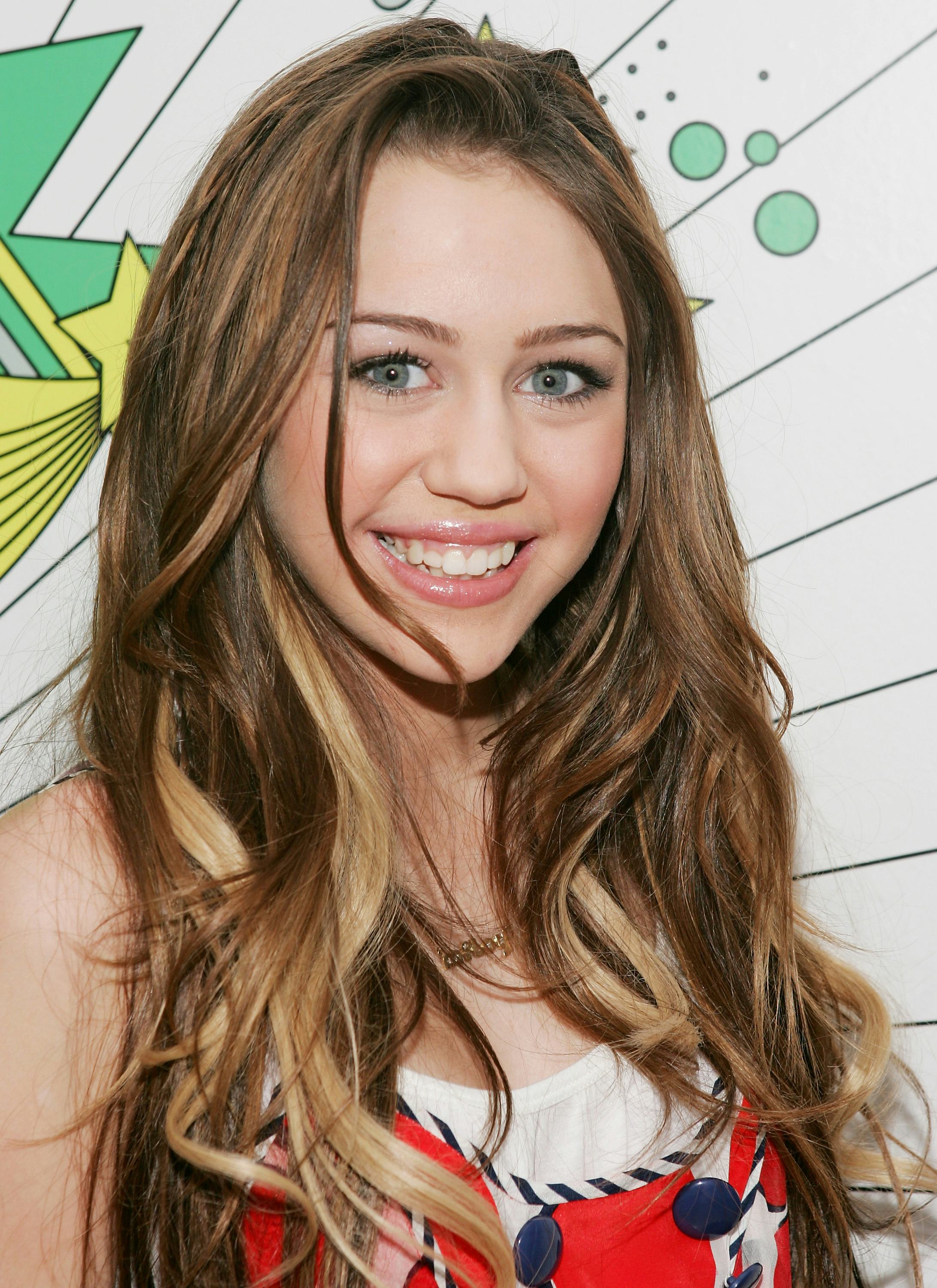 Miley Cyrus' Best Hairstyles Go From Glam To Rock & Roll