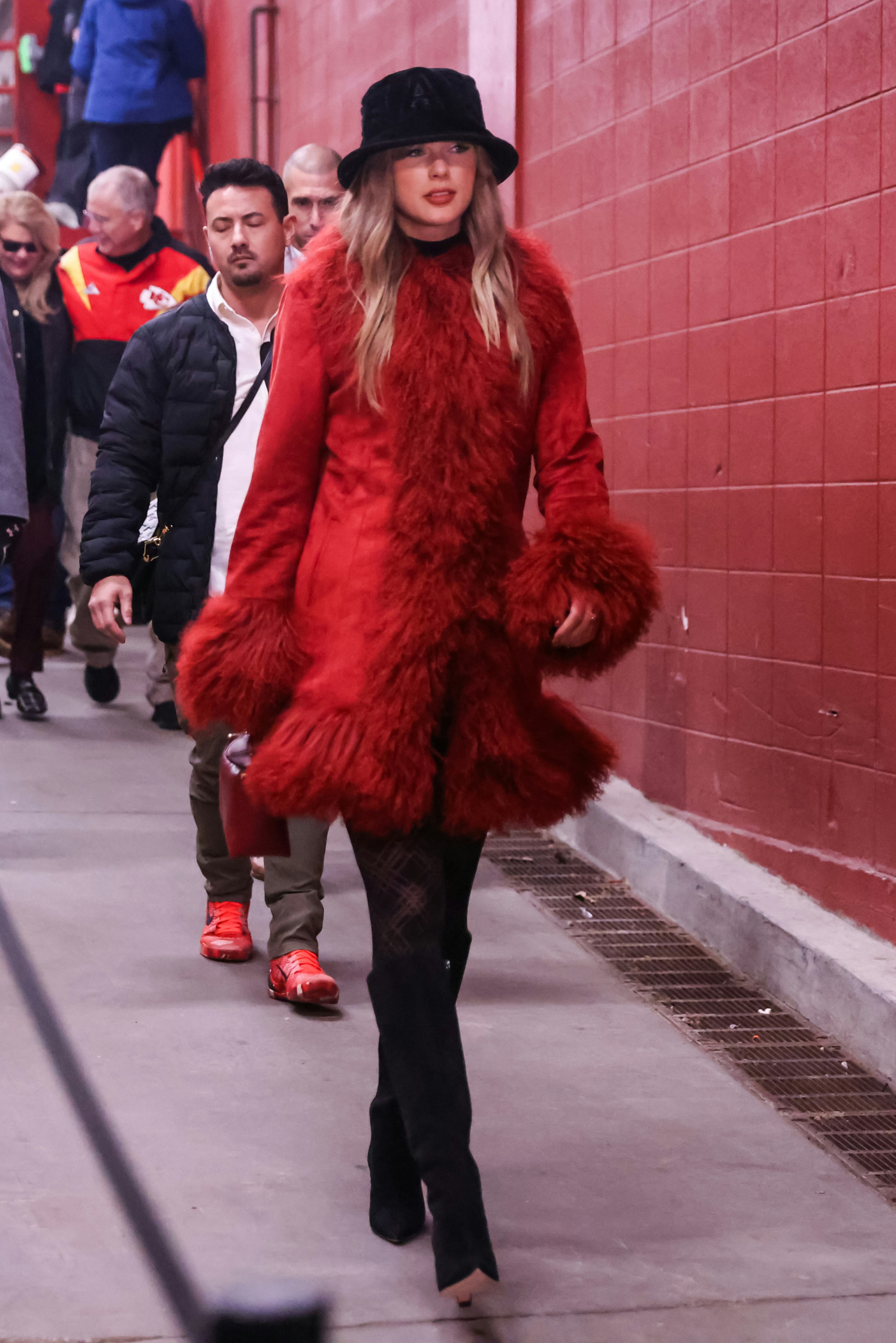Taylor Swift’s Red Fur Coat Took Her Game-Day Attire To A Glamorous Level