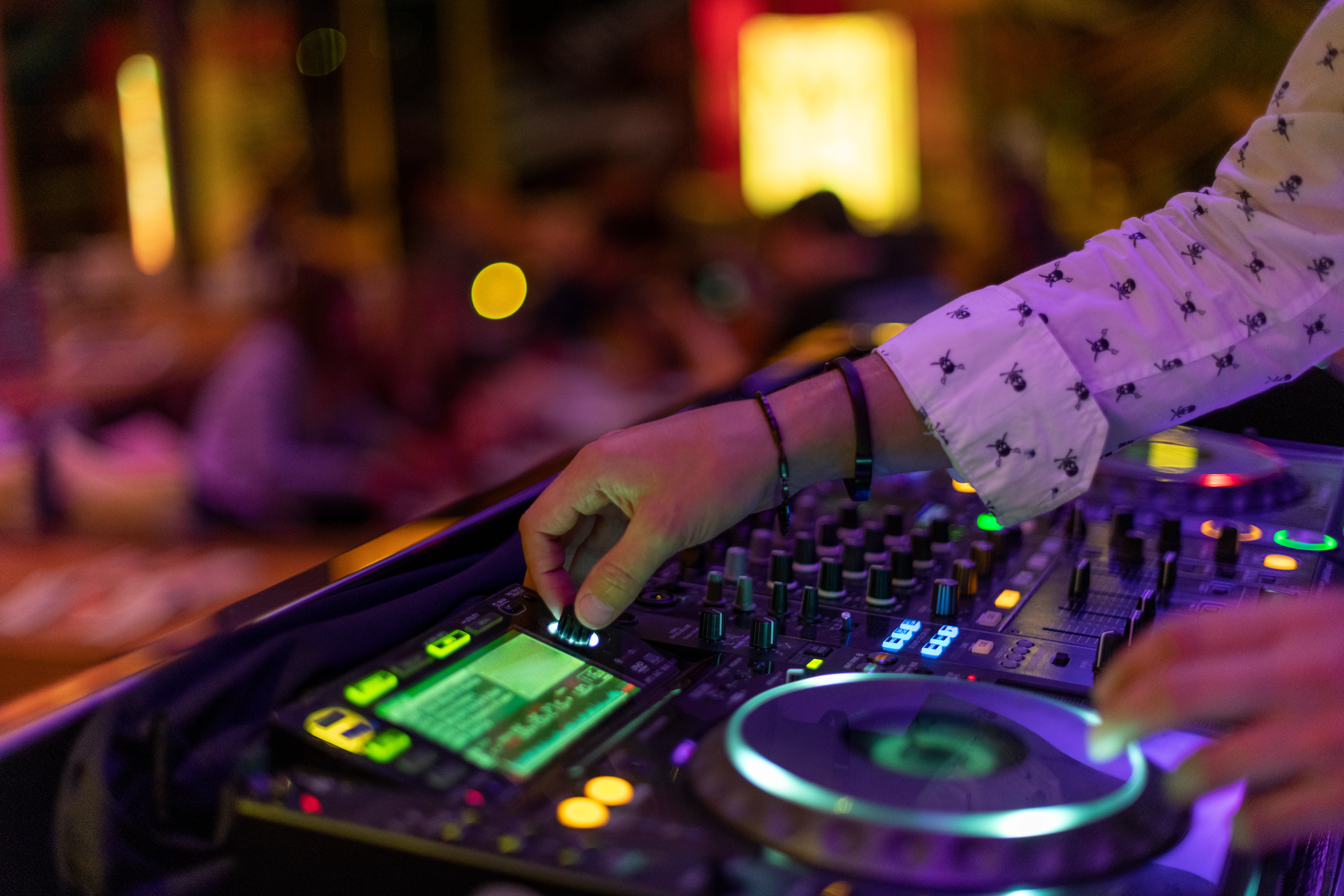 How To DJ A Wedding With An iPod And Make Sure The Music Goes Off ...