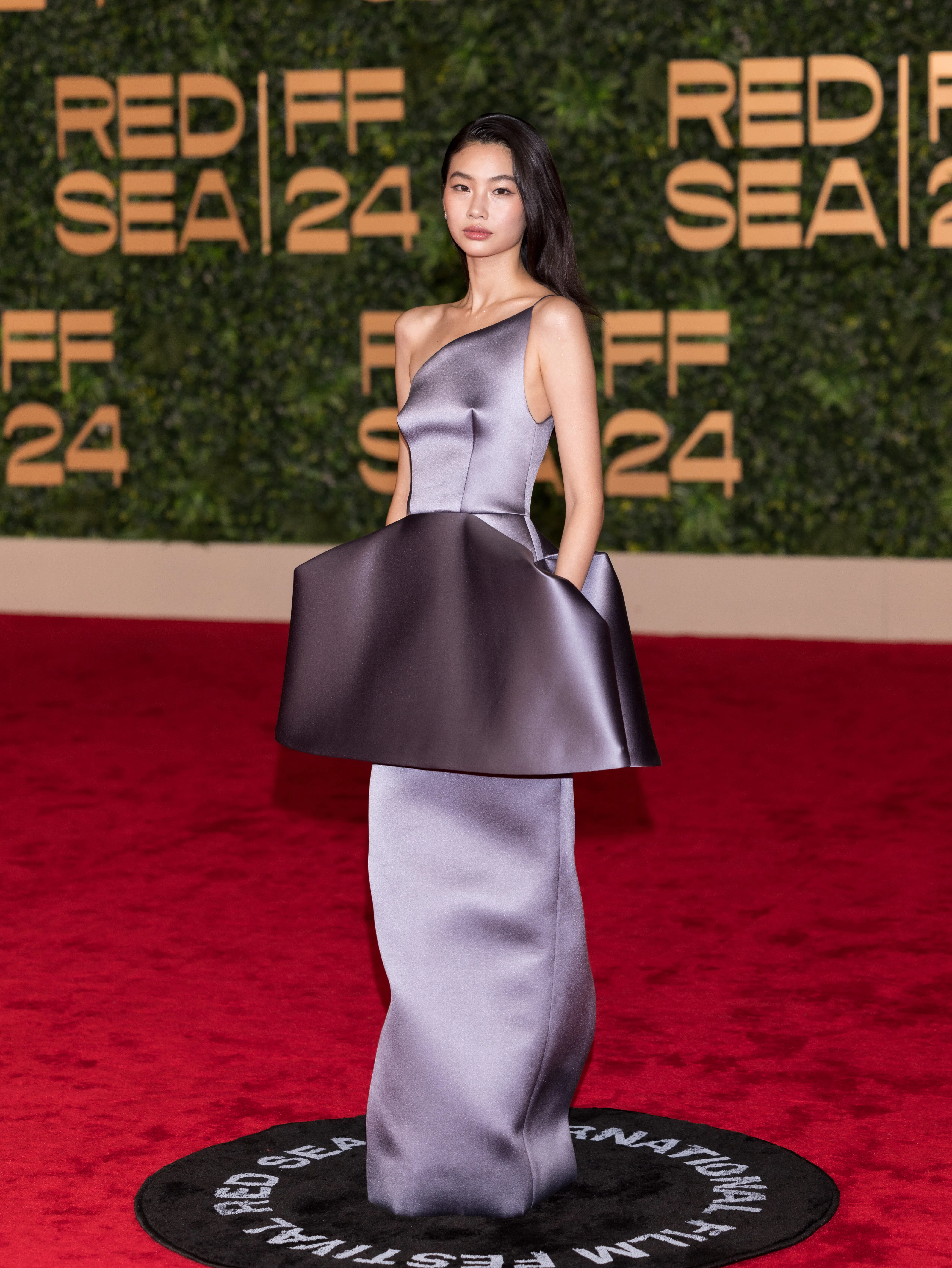 Ho-yeon Jung's One-Shoulder Dress Is the Perfect Blend of Classic and ...