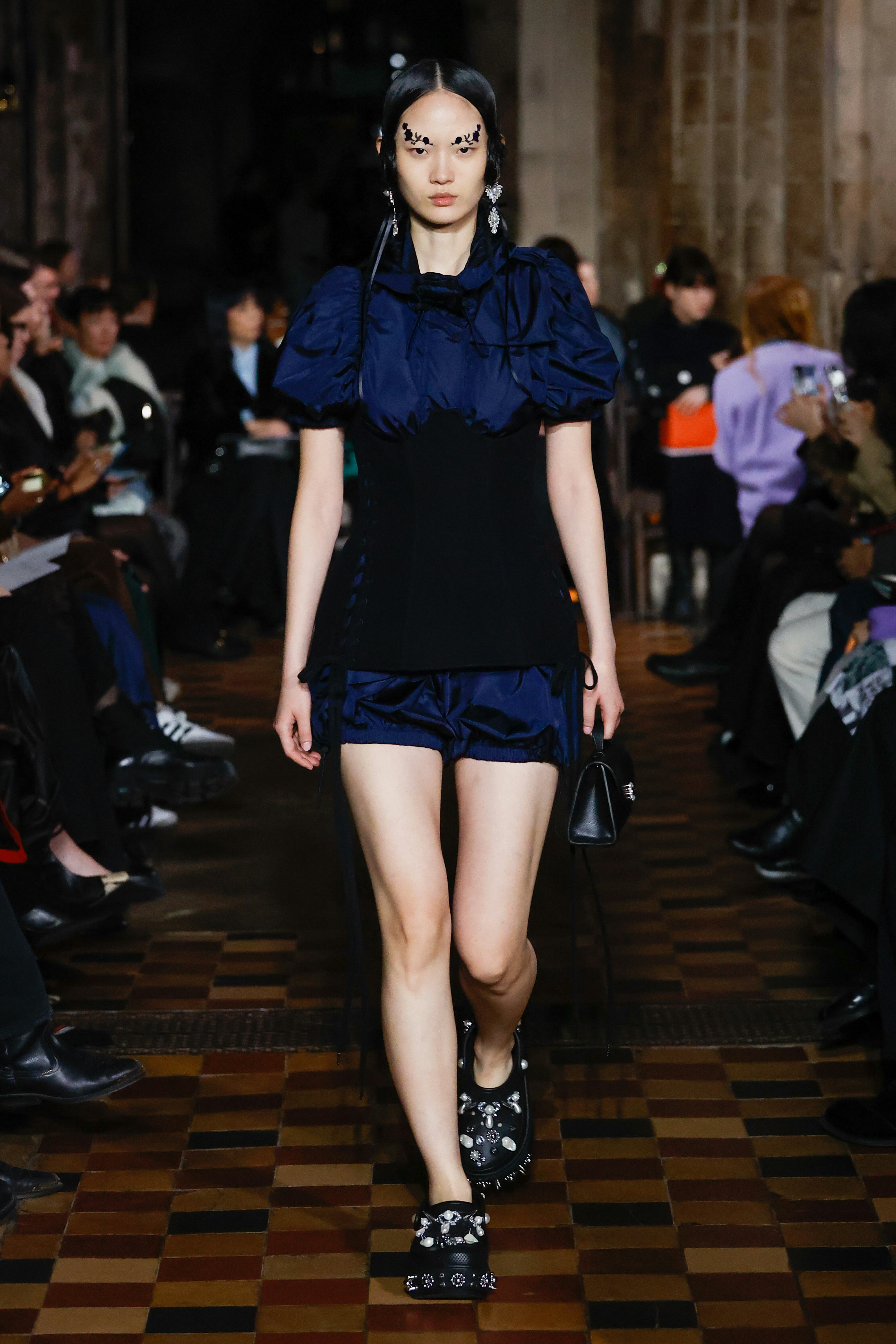 Simone Rocha’s Fall/Winter 2024 Show Ties A Bow On Romantic Style
