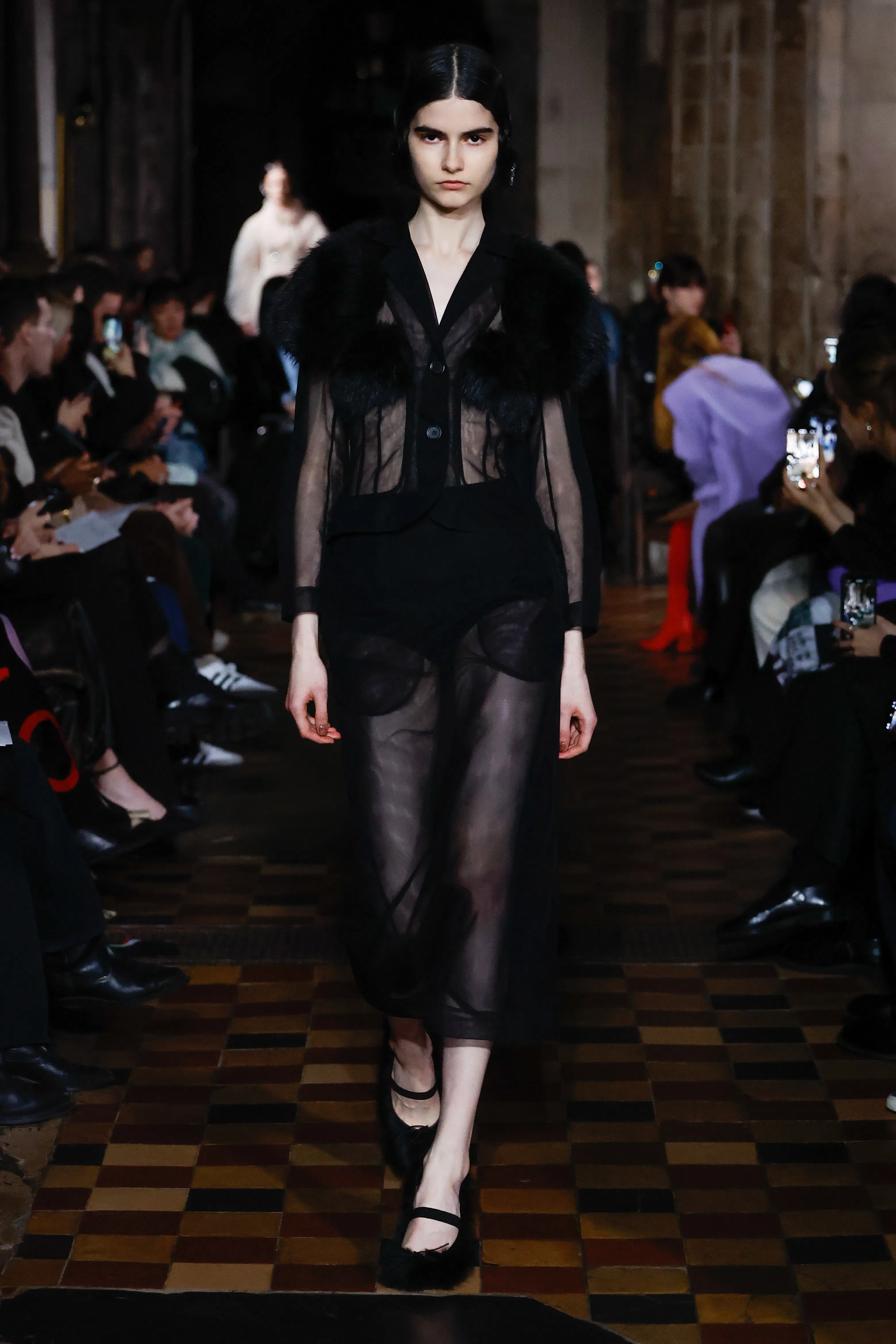 Simone Rocha’s Fall/Winter 2024 Show Ties A Bow On Romantic Style