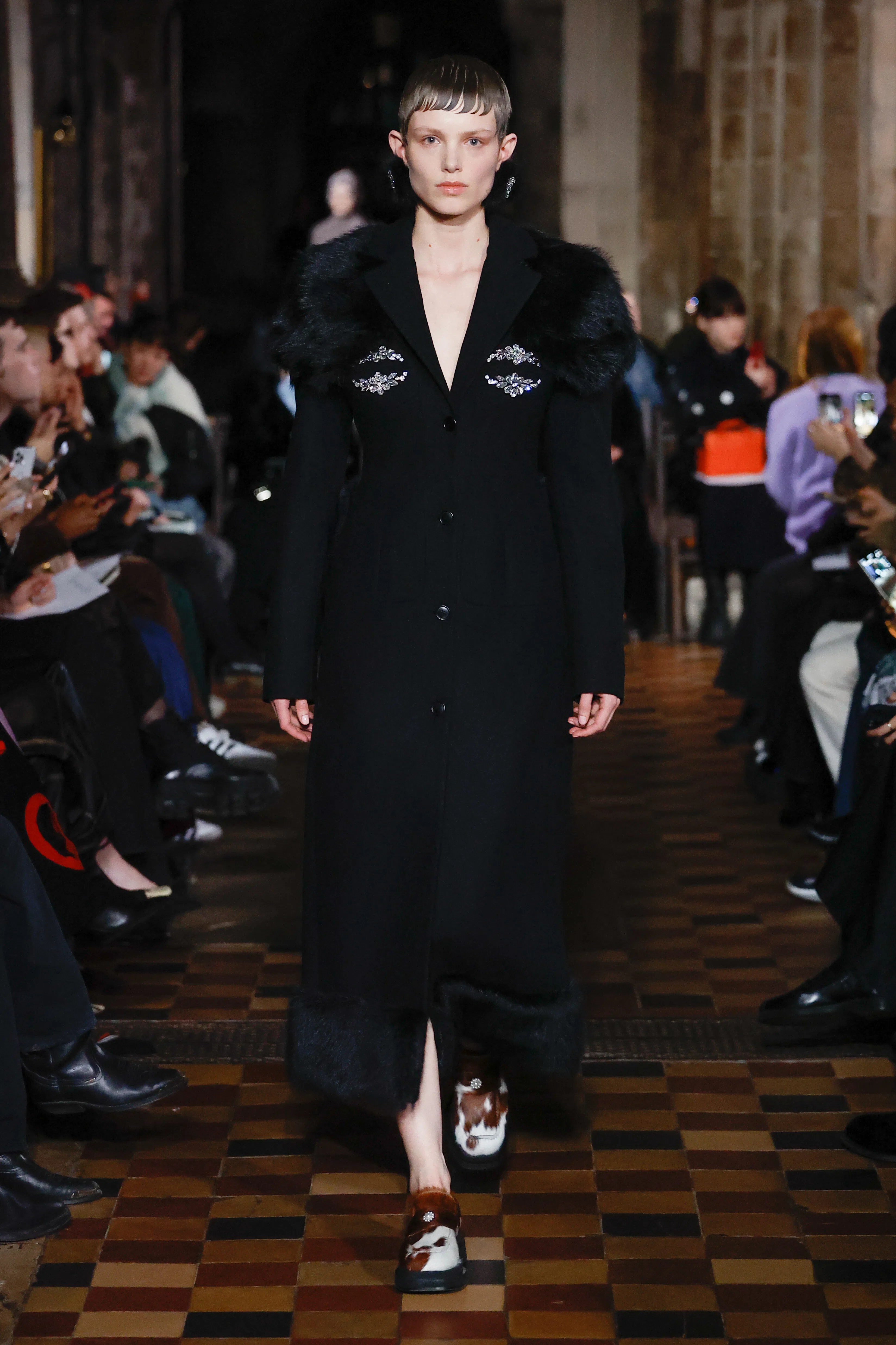 Simone Rocha’s Fall/Winter 2024 Show Ties A Bow On Romantic Style