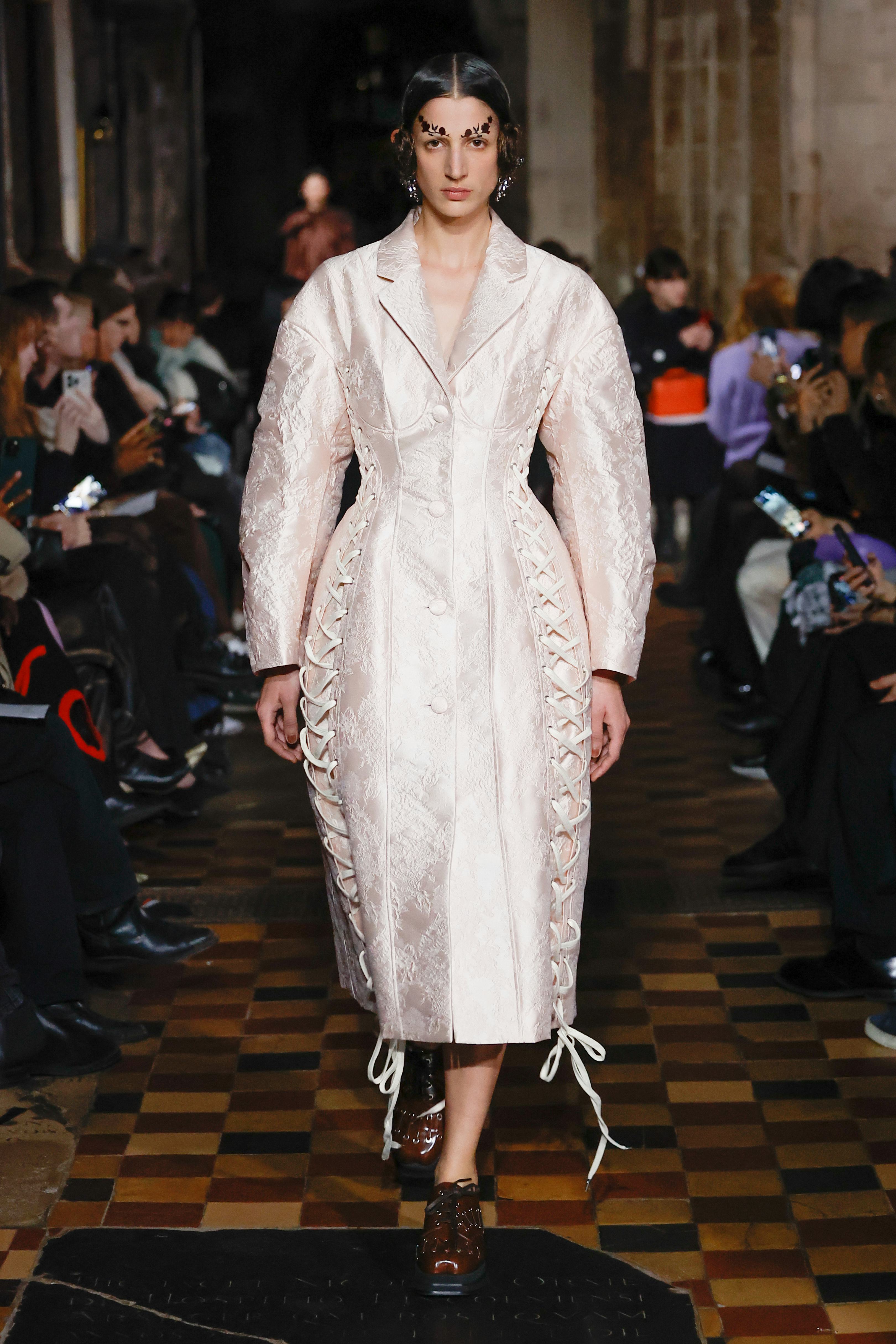 Simone Rocha’s Fall/Winter 2024 Show Ties A Bow On Romantic Style