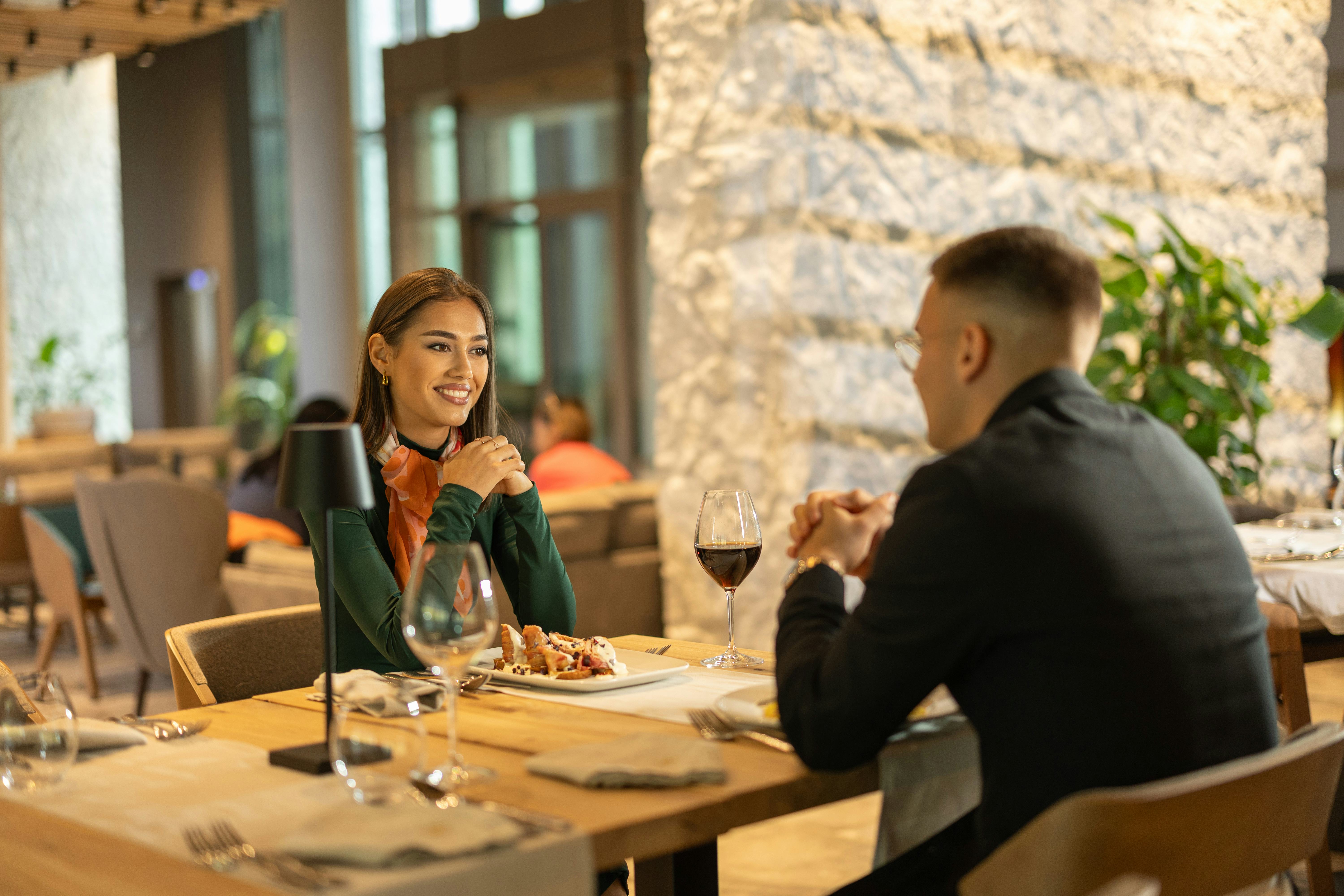 These 3 Zodiac Signs Do The "Fake Wallet Grab" On First Dates