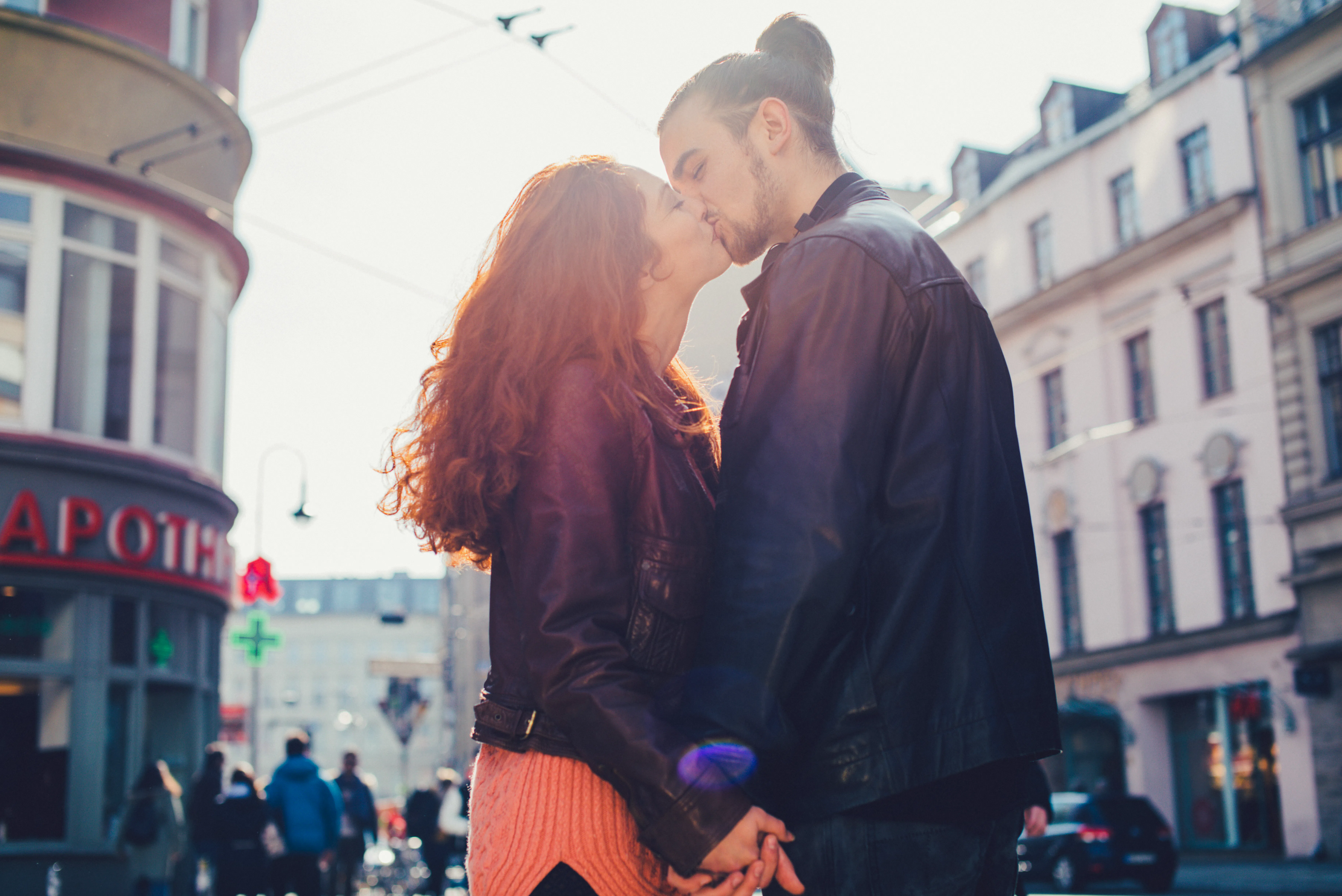7 Subtle Signs Your Kissing Style Isn't Syncing Up With Your Partner's