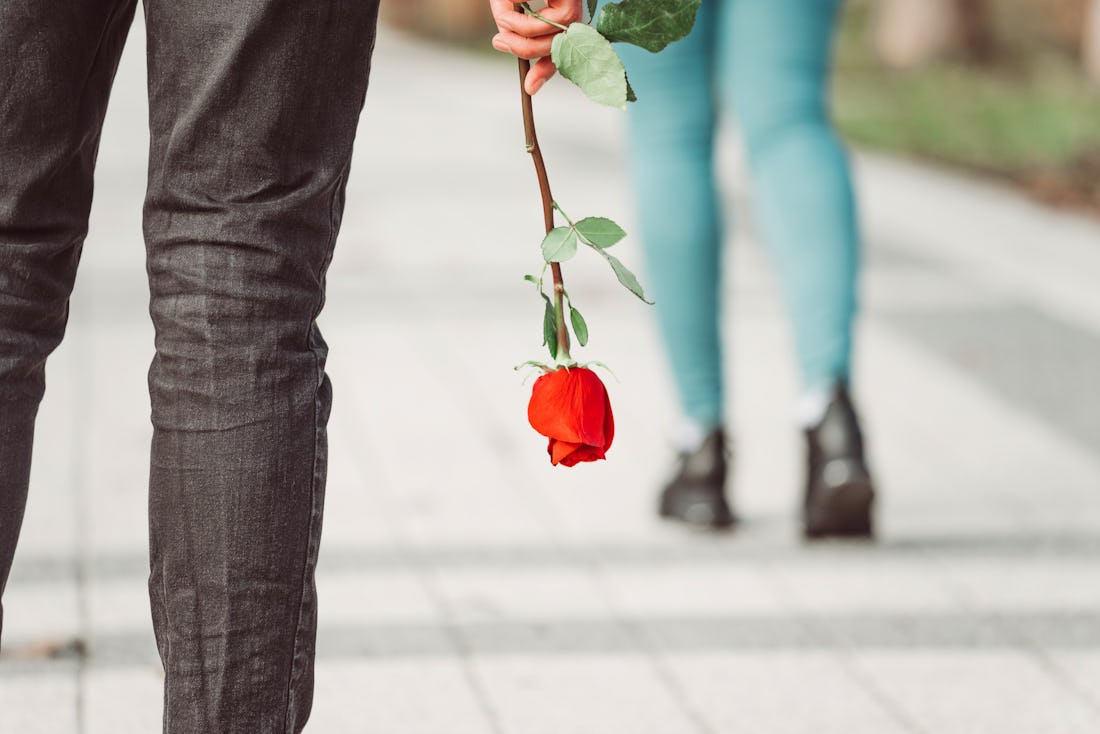 What Do Men Think Of Women Who Send Roses On Hinge?