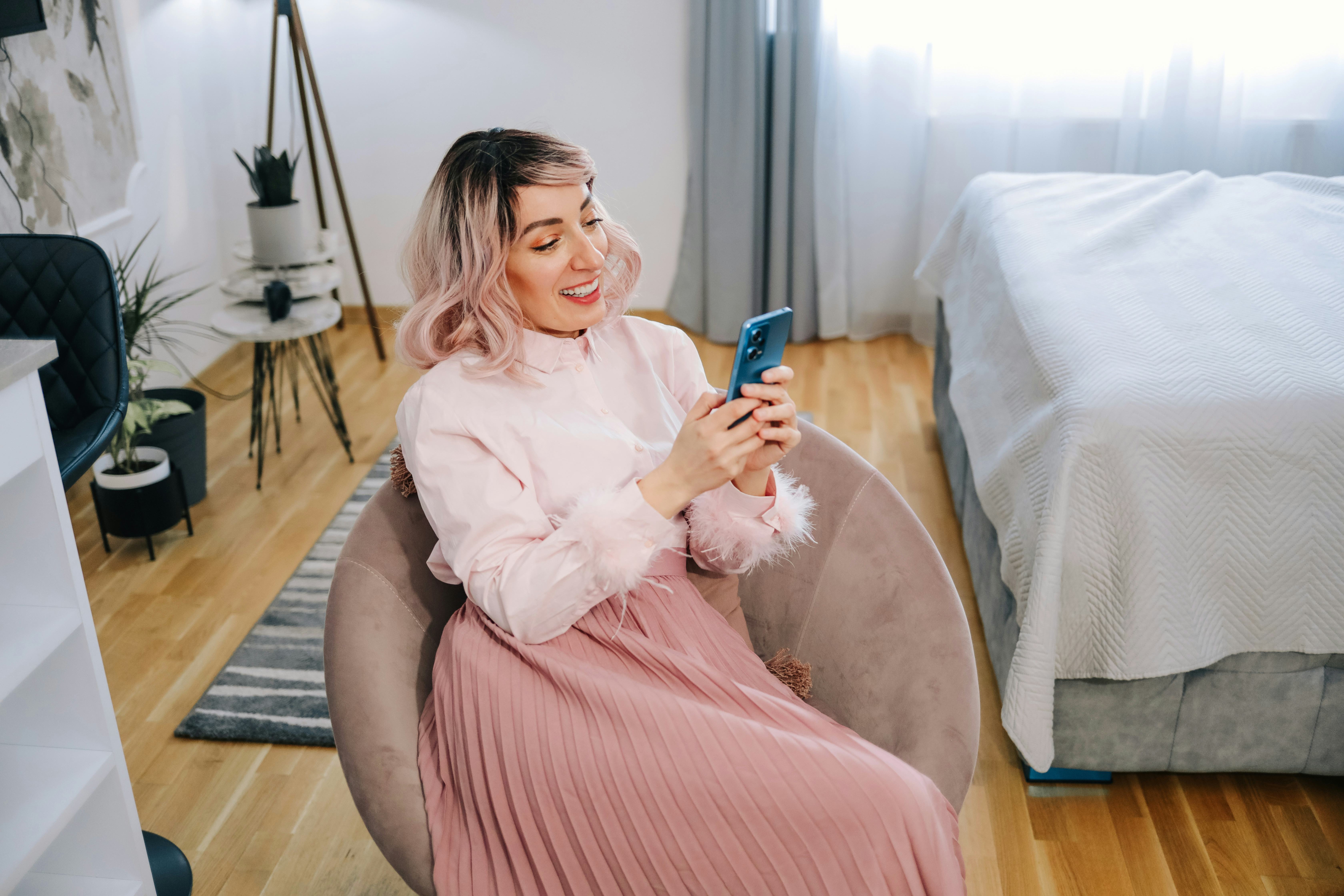 40 Texts To Send After A First Date To Get The Ball Rolling