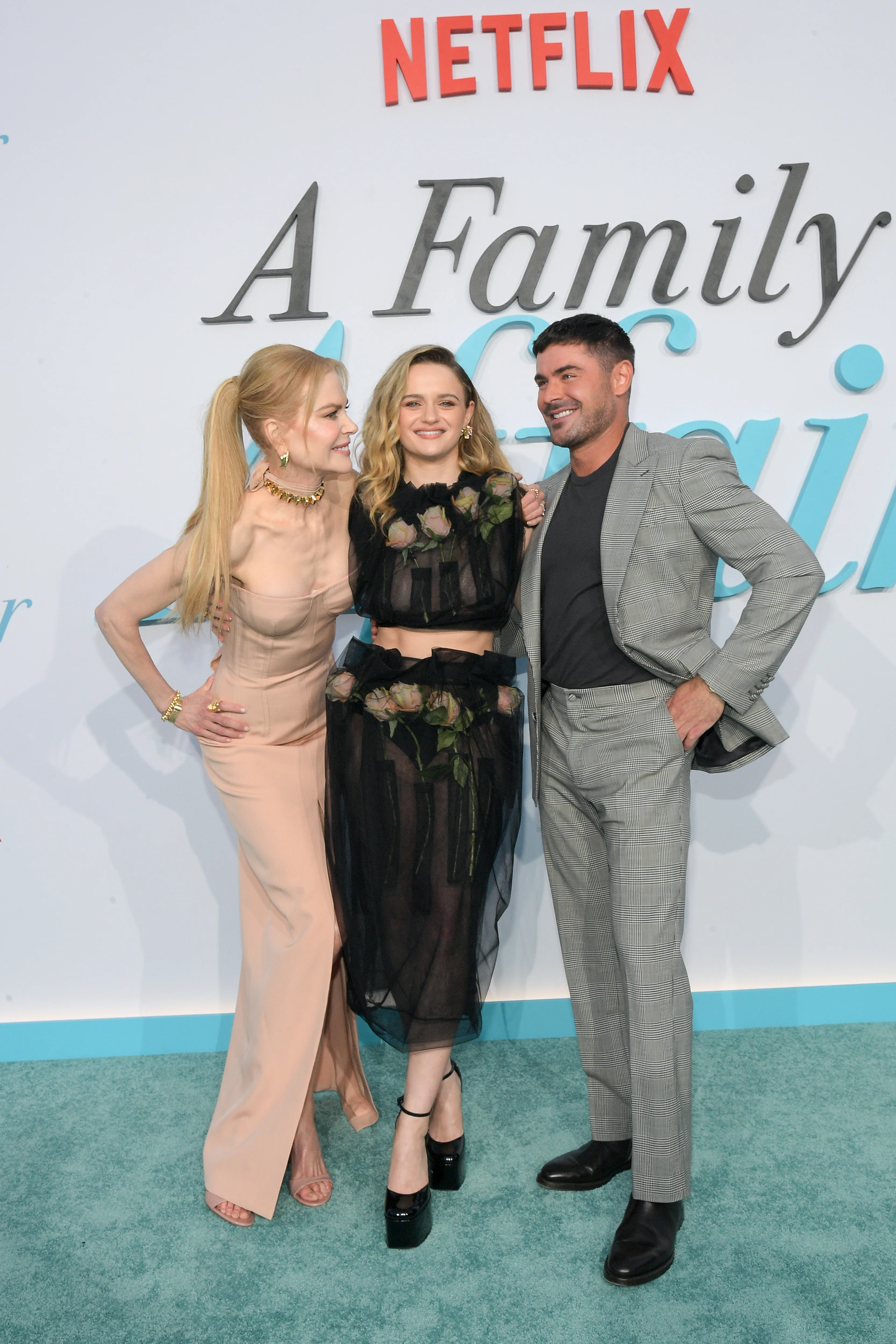 Nicole Kidman's Naked Bombshell Dress Features a Staggering Leg Slit