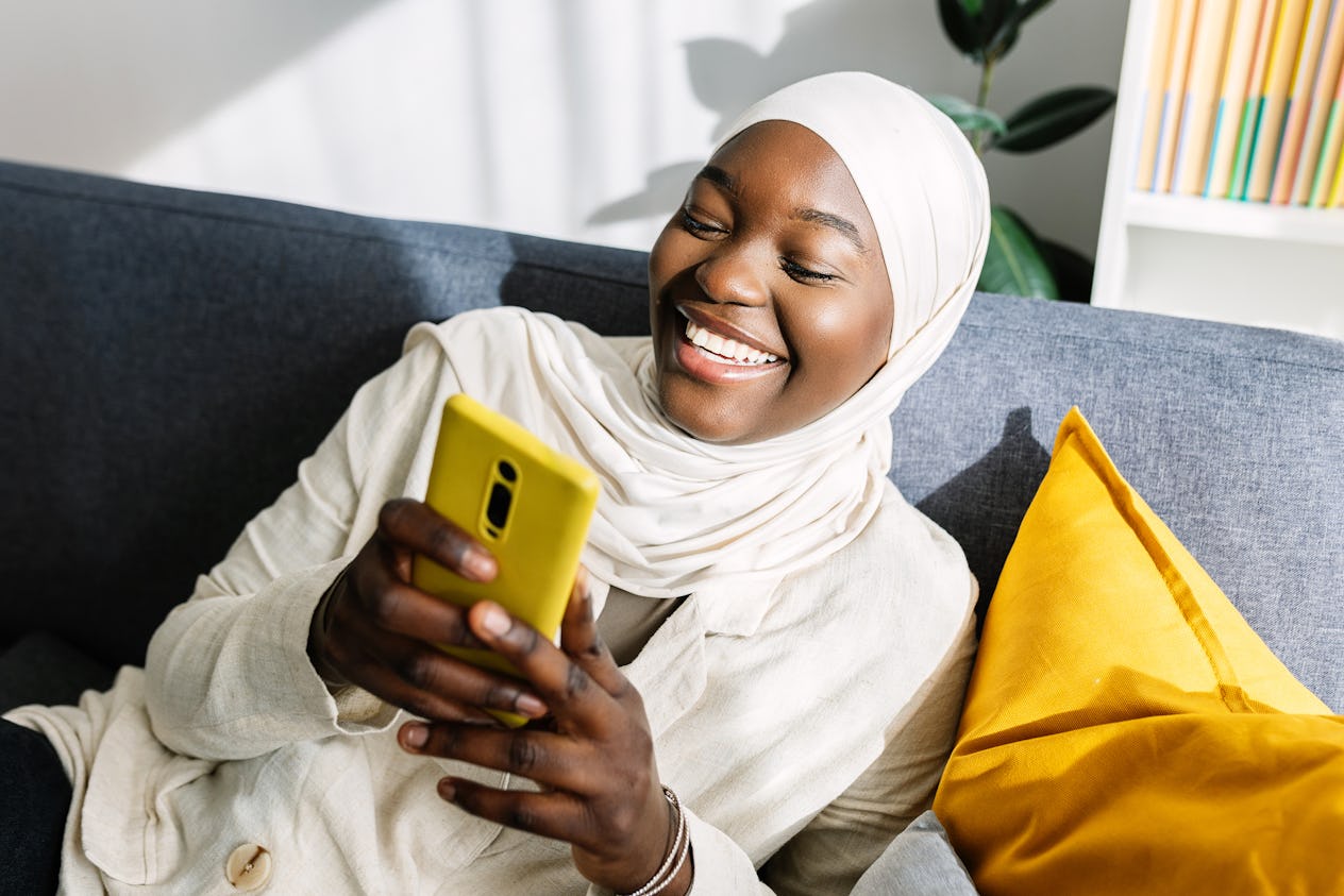 40 Good Opening Lines To Use On Dating Apps