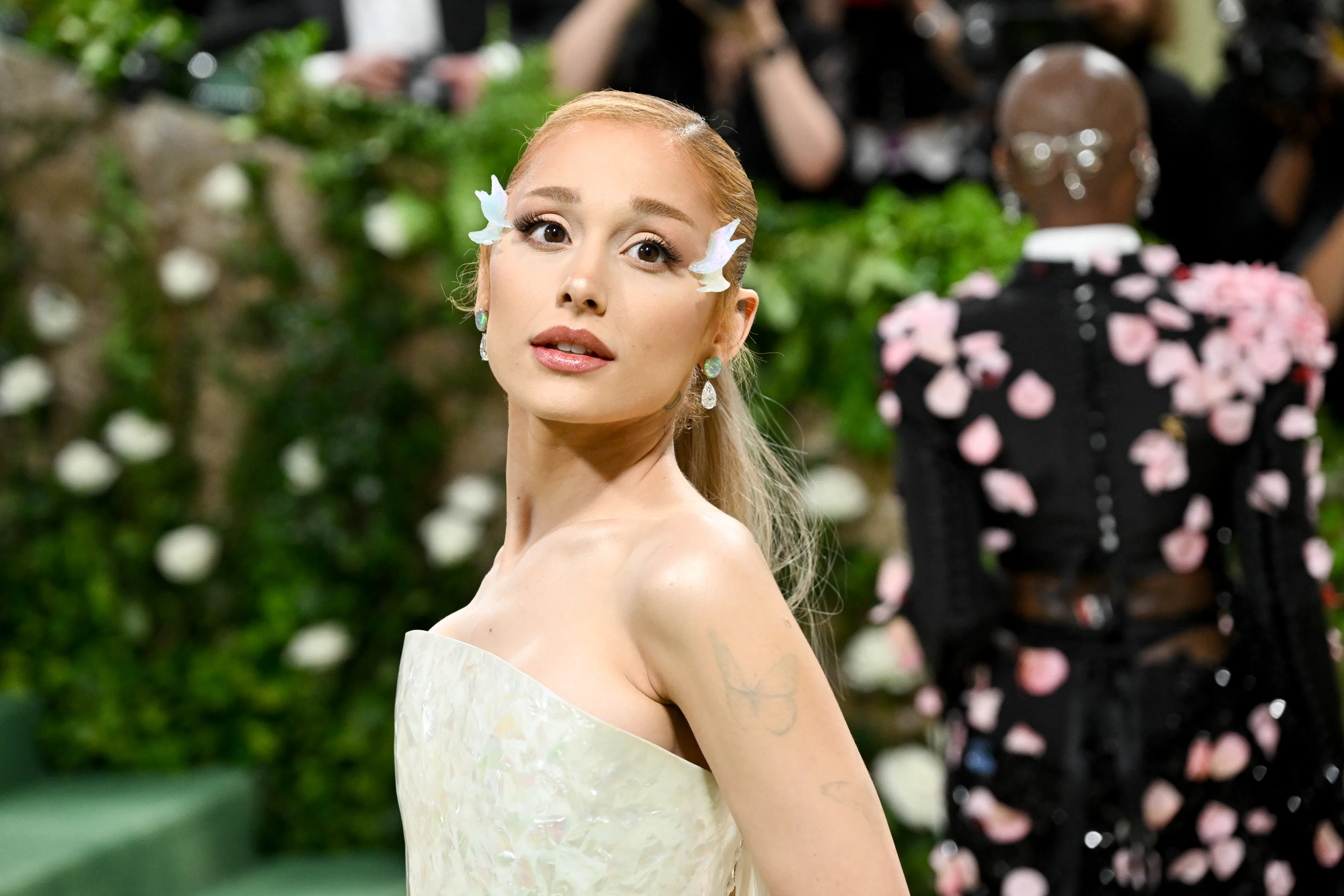 Ariana Grande's 'Wicked'-Inspired Look Channels Glinda The Good Witch