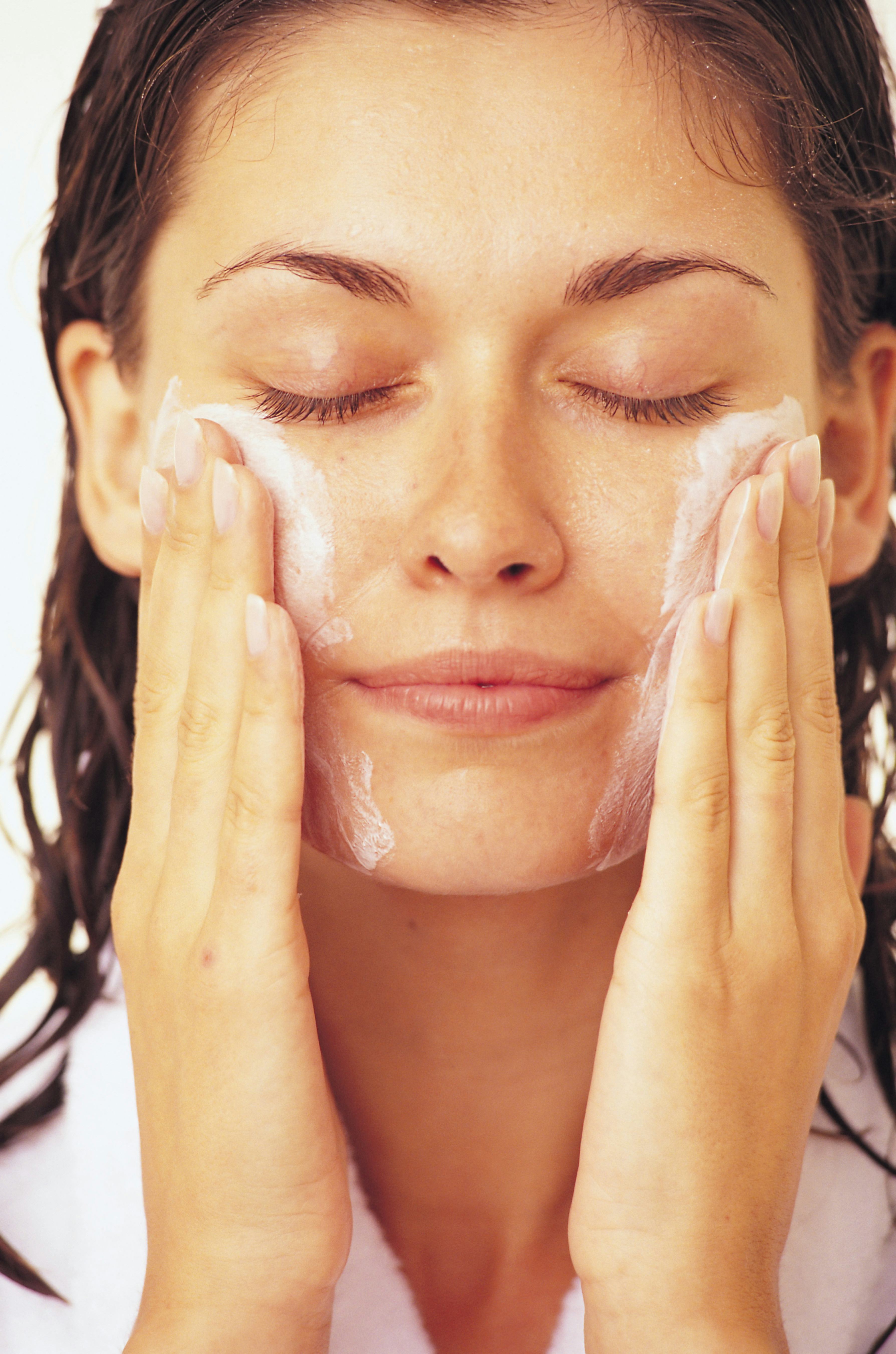 How To Wash Your Face The Right Way For Clear Skin