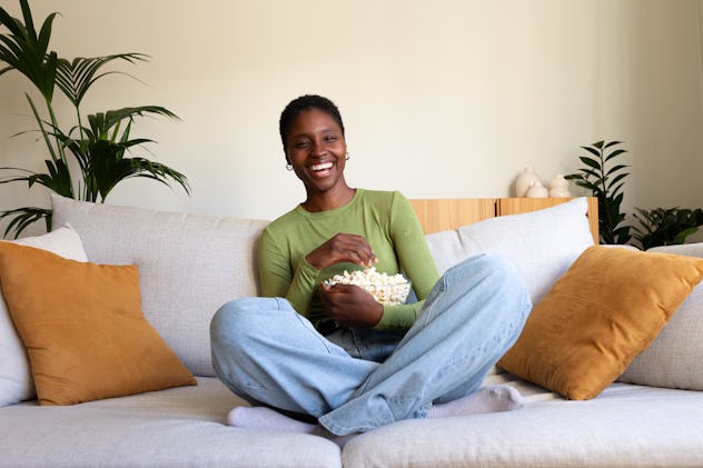 The 48 Best Opening Lines For Hinge That Spark Conversations