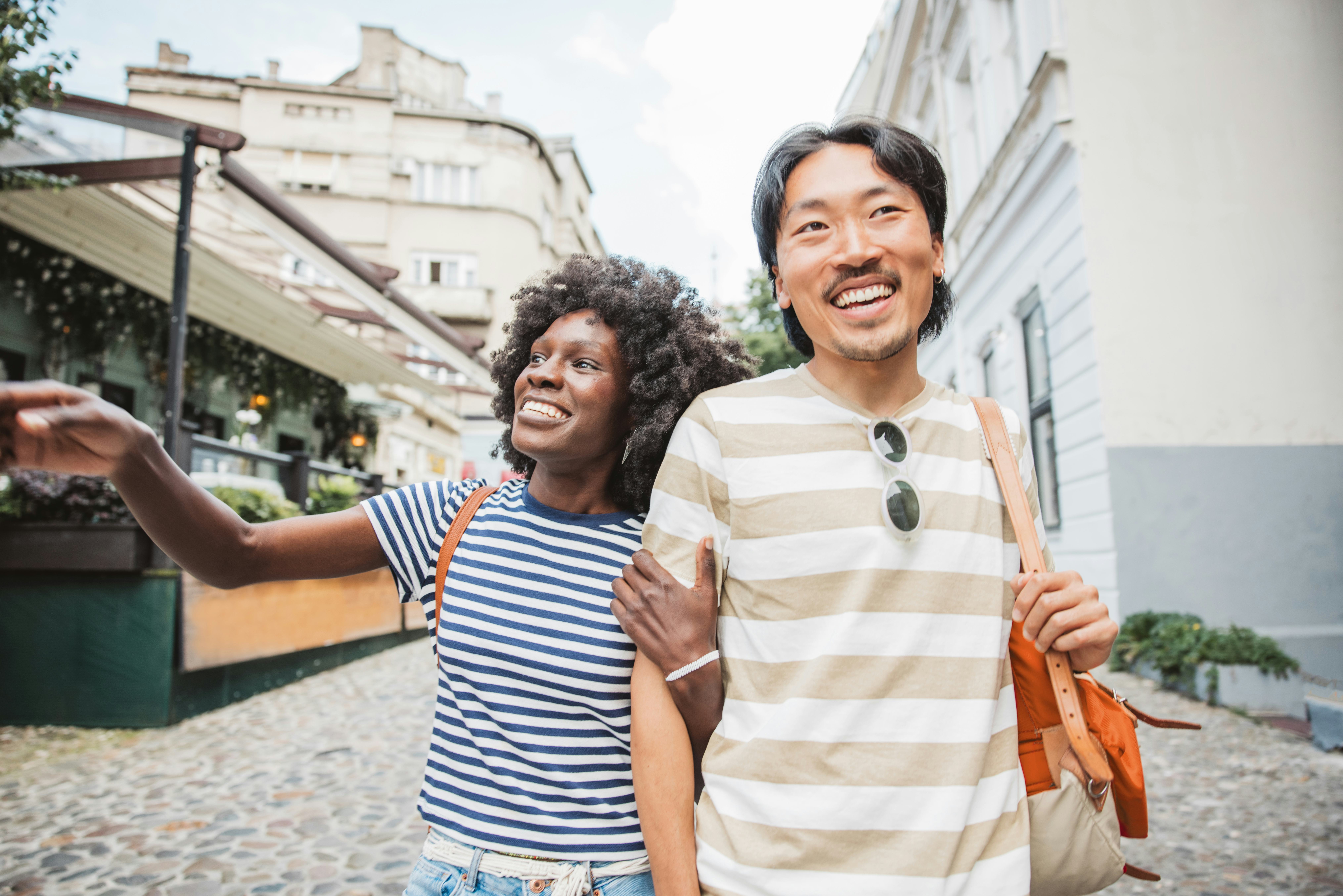 The 48 Best Opening Lines For Hinge That Spark Conversations