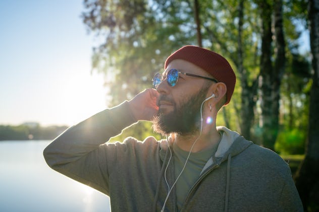 The 48 Best Opening Lines For Hinge That Spark Conversations