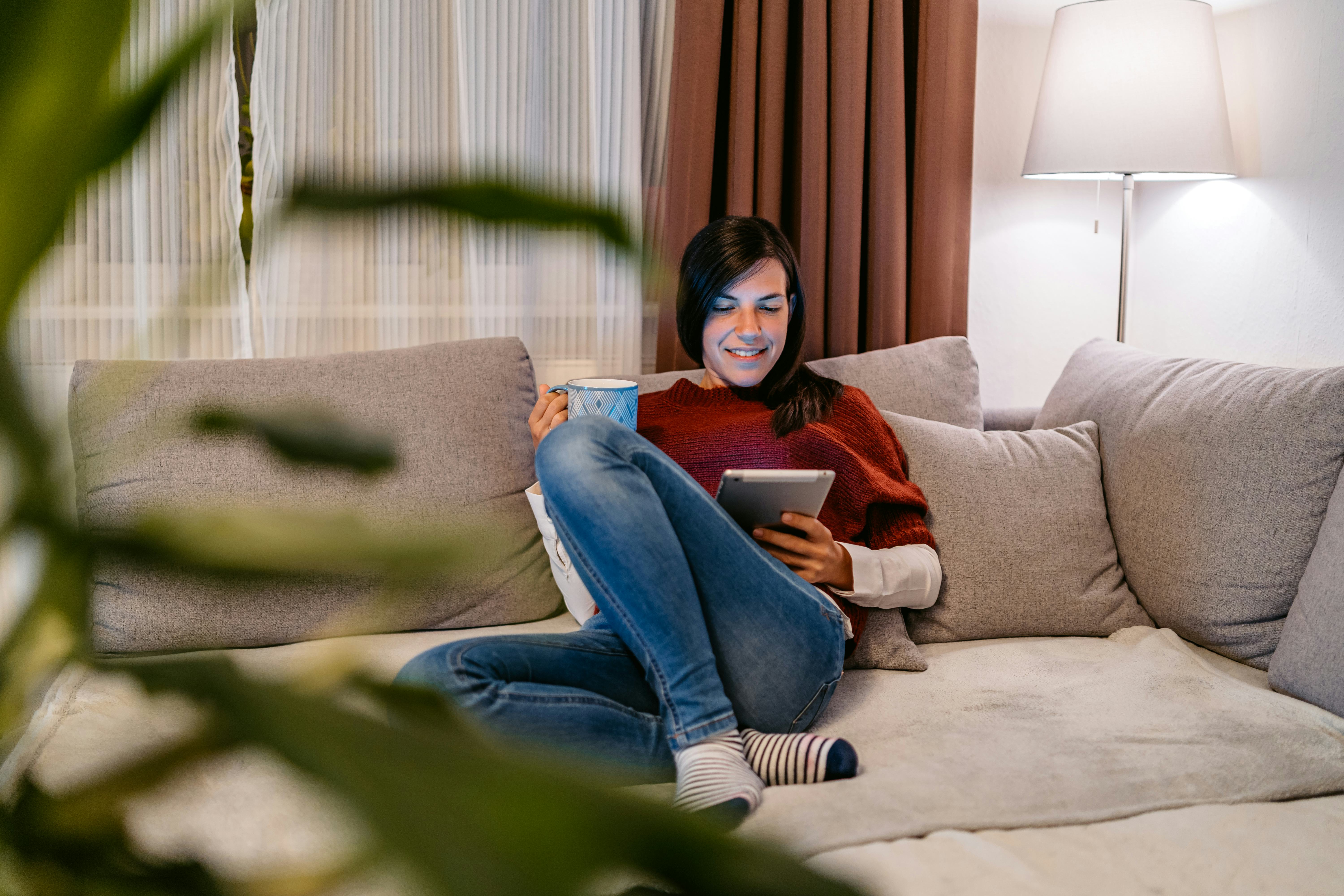 6 Surprising Mental & Physical Benefits Of Staying Up Late