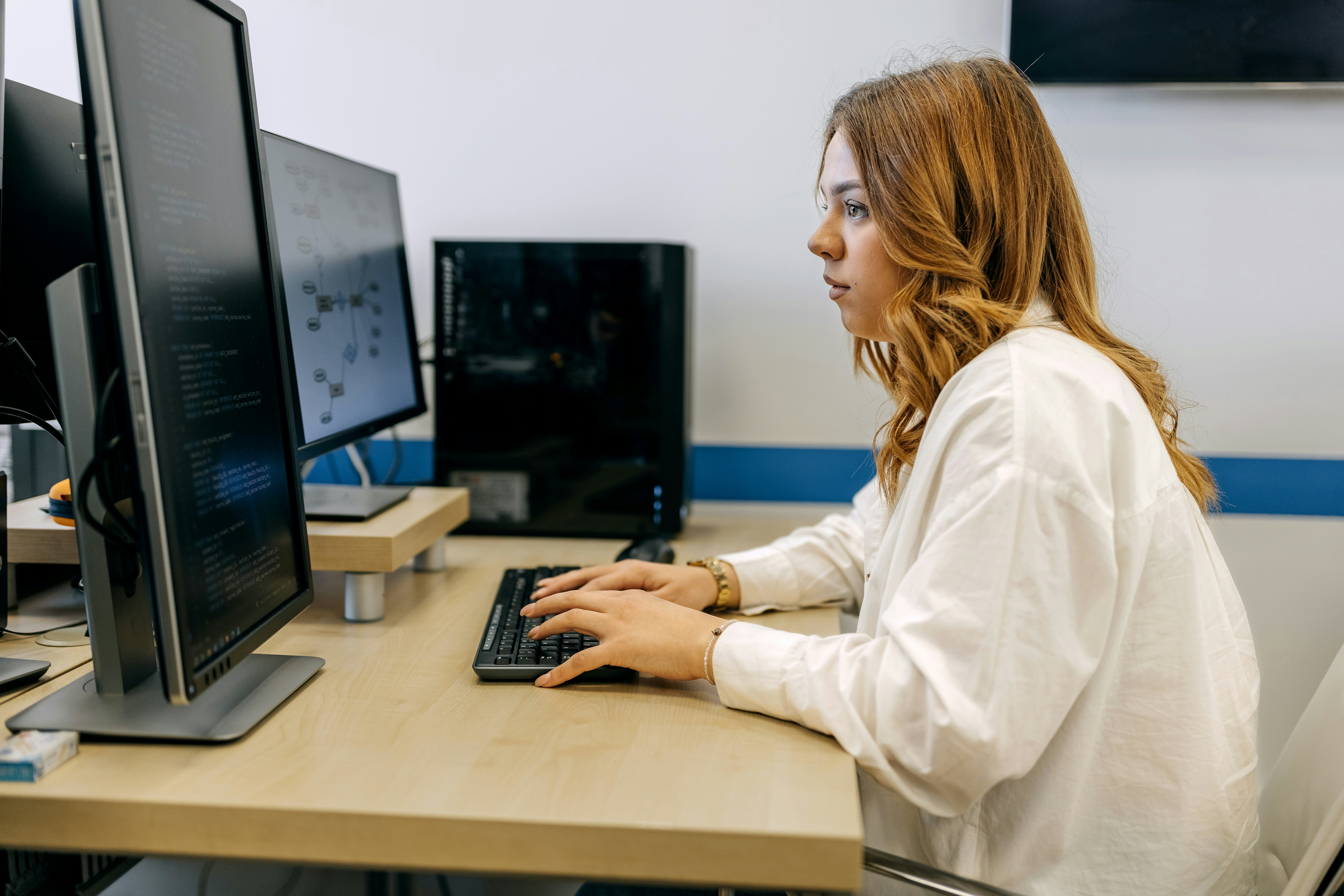 6 Surprising Mental & Physical Benefits Of Staying Up Late