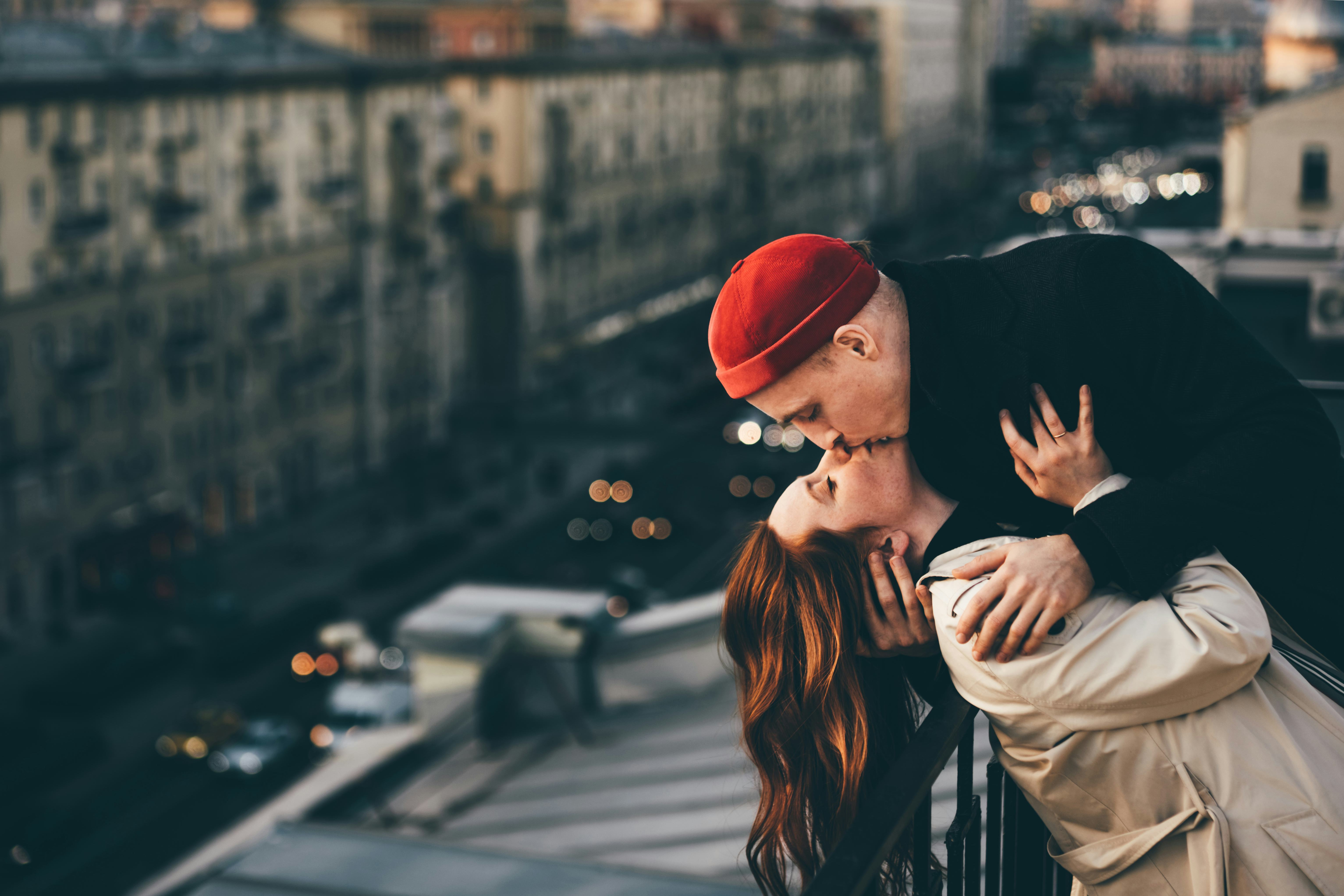 How To Kiss Someone Well & Improve Your Makeout Game