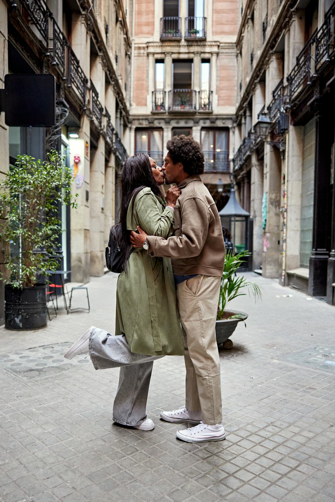 How To Kiss Someone Well & Improve Your Makeout Game