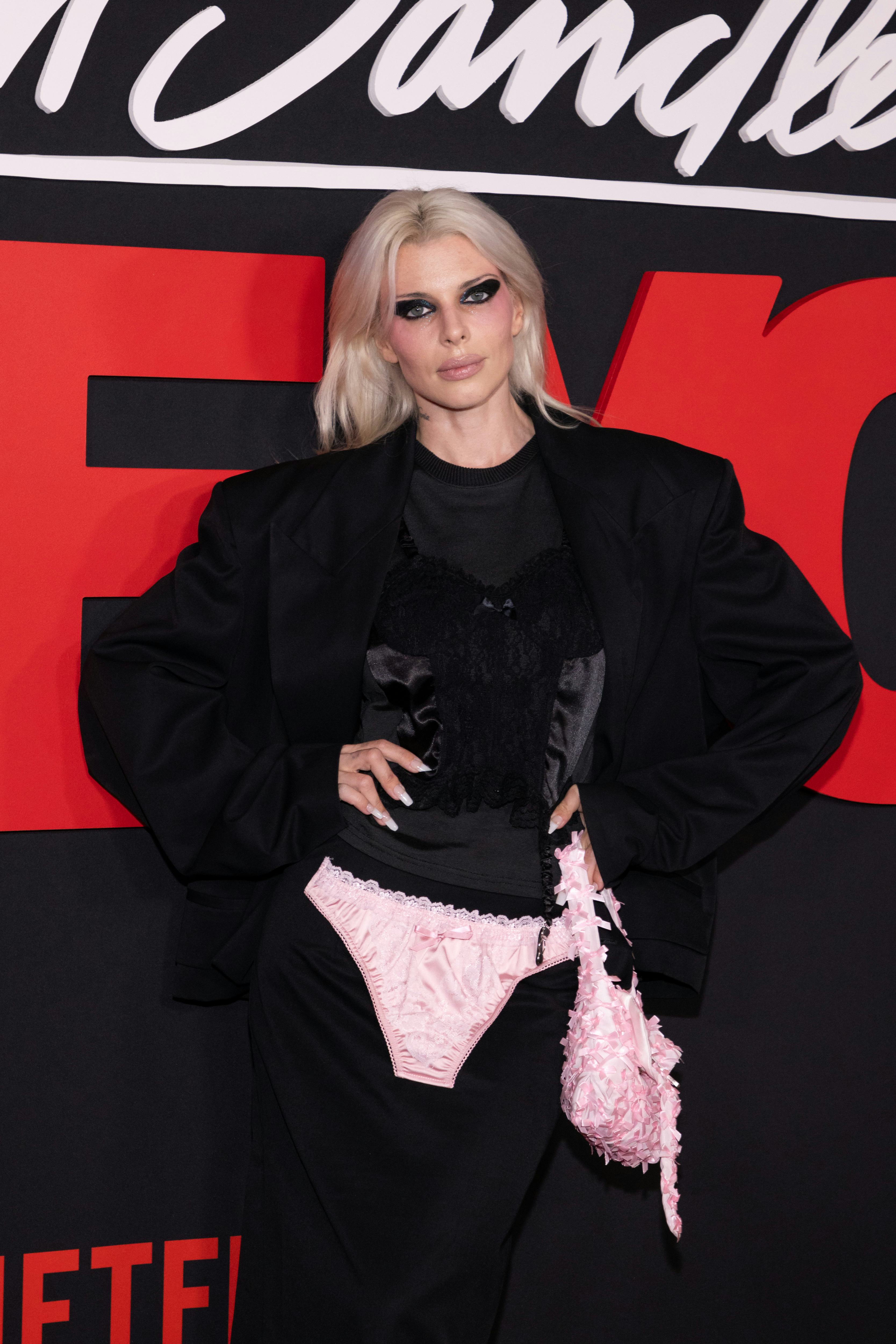 Best Beauty Looks Aug. 23 Zoë Kravitz, Sabrina Carpenter & More