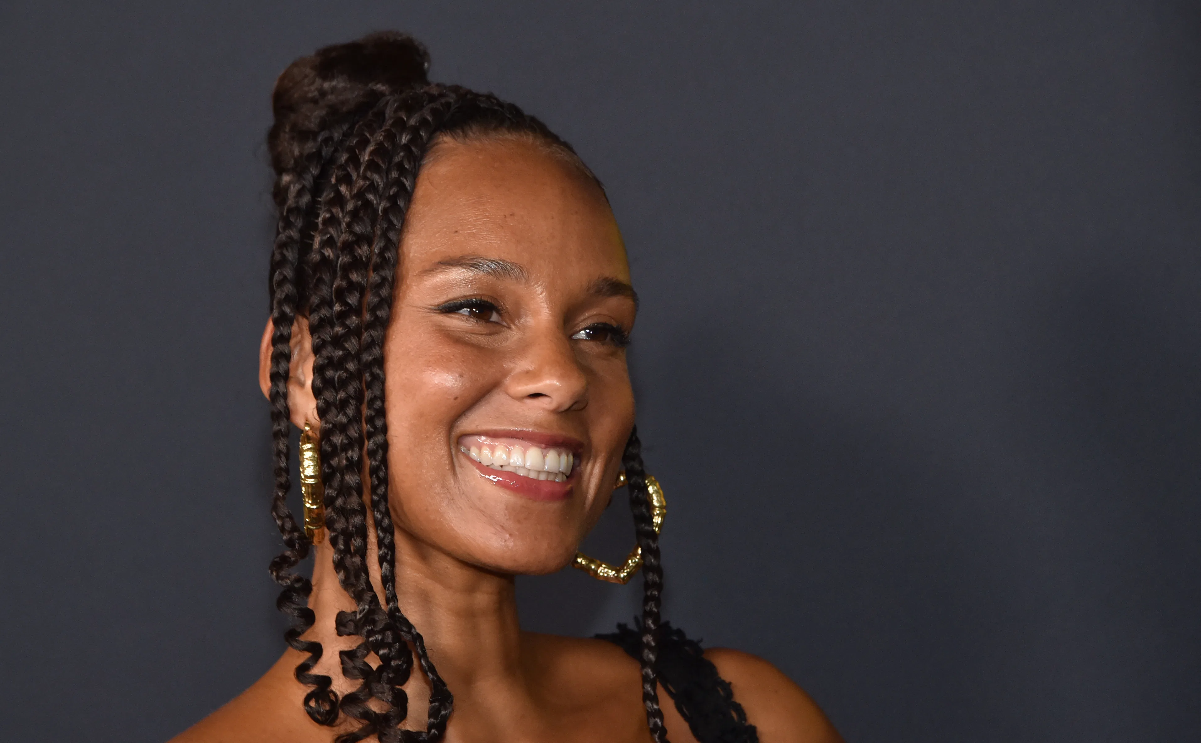 Alicia Keys' French Curls Updo Is A Delicate & Trendy Red Carpet Choice