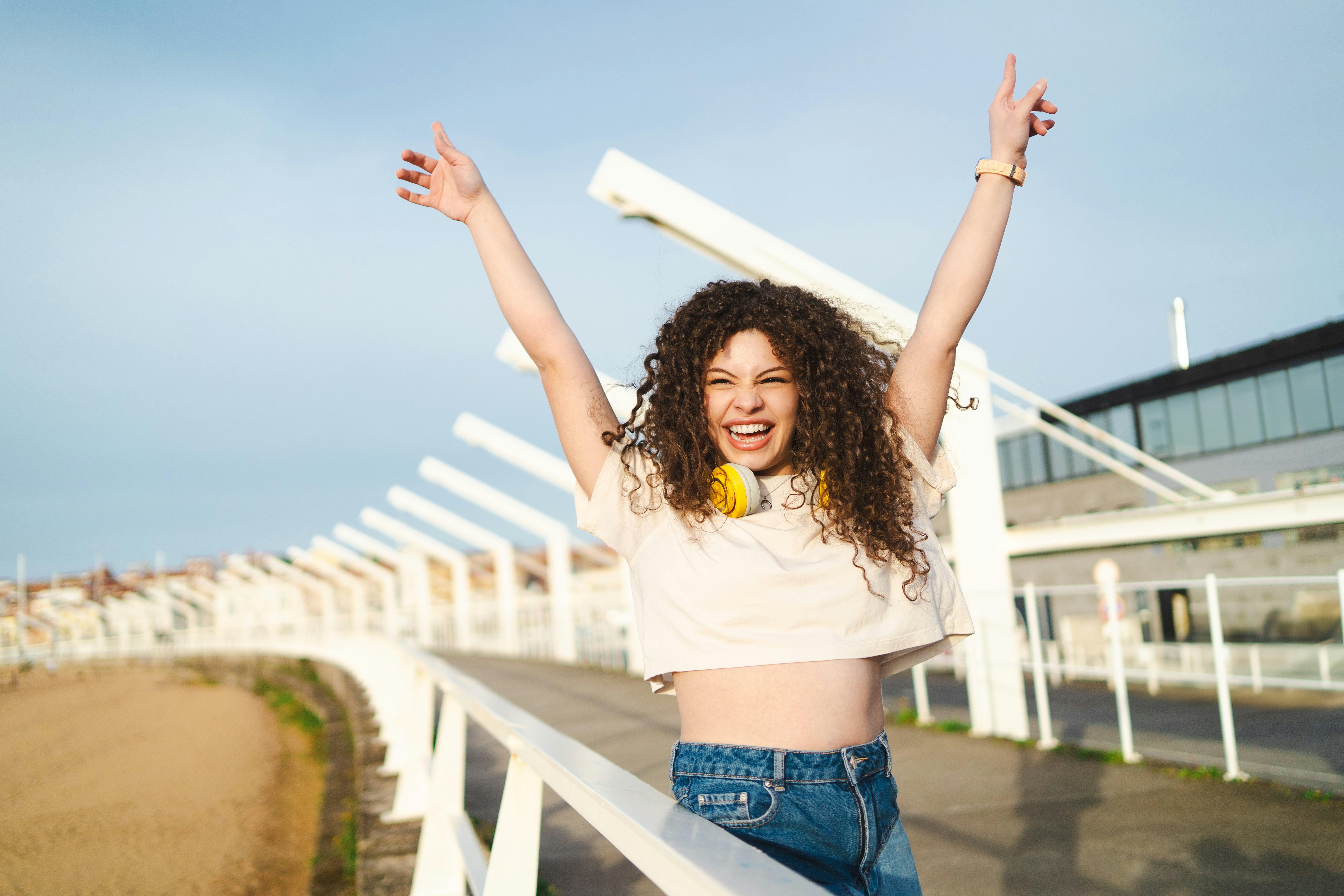 9 Ways To Know Your Hair Is Healthy & Strong