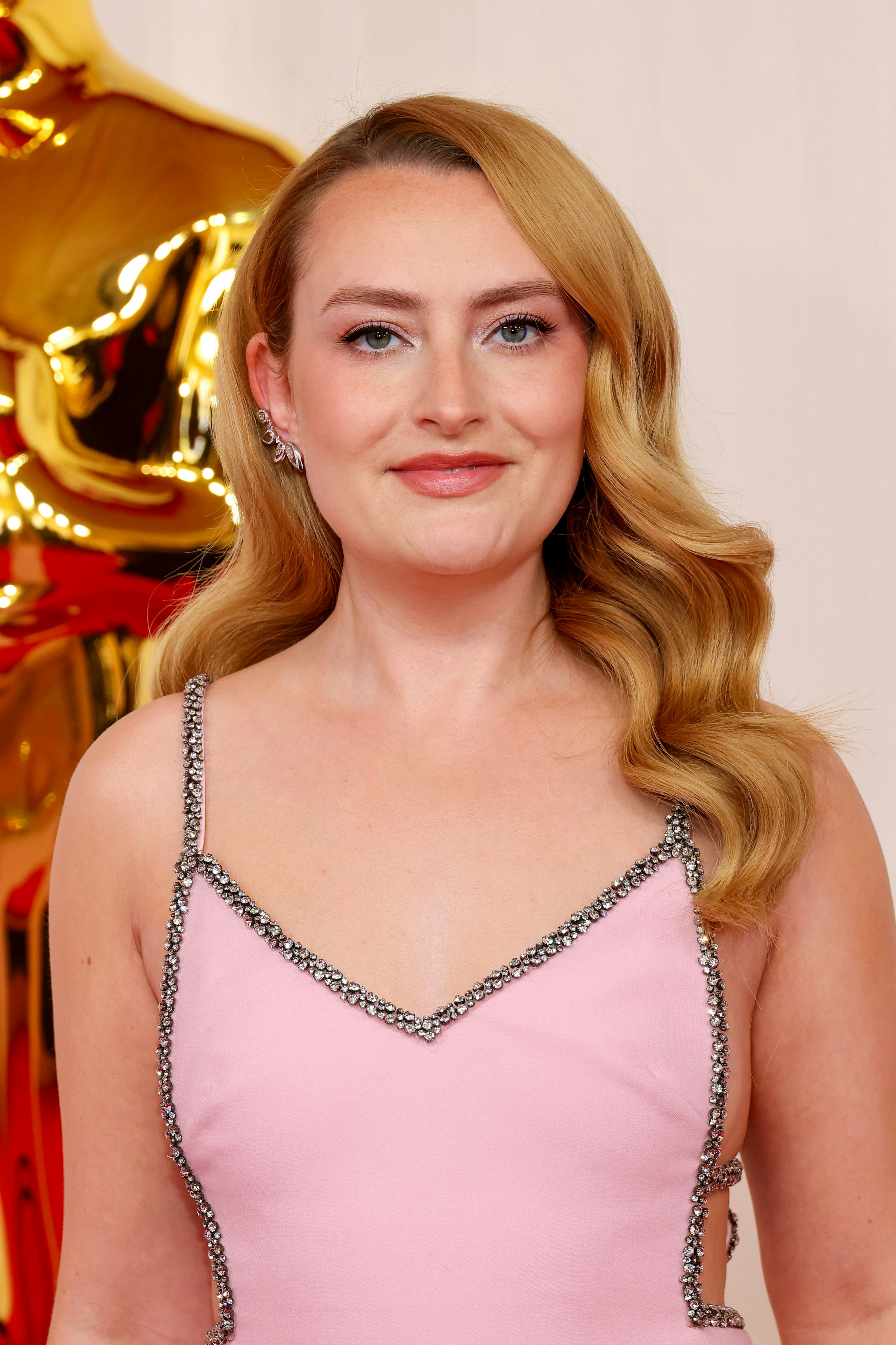 Amelia Dimoldenberg On ‘Chicken Shop Date,’ Red Carpets & Flirting