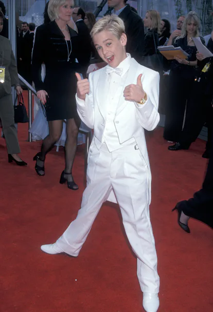 Versace, Furs & Pleather Were All Over The 2000 Grammys Red Carpet