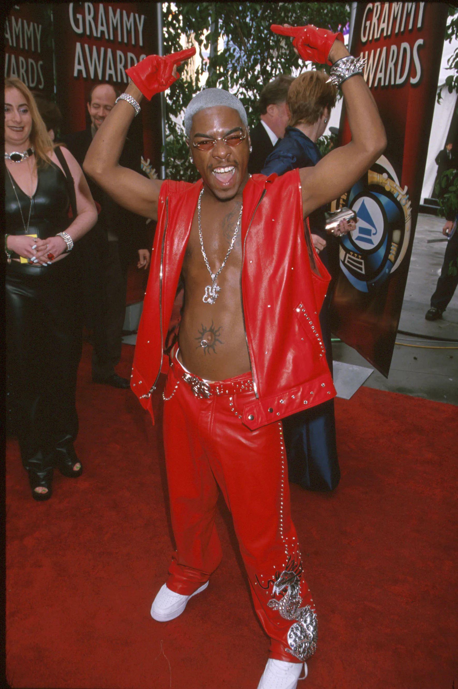 Versace, Furs & Pleather Were All Over The 2000 Grammys Red Carpet